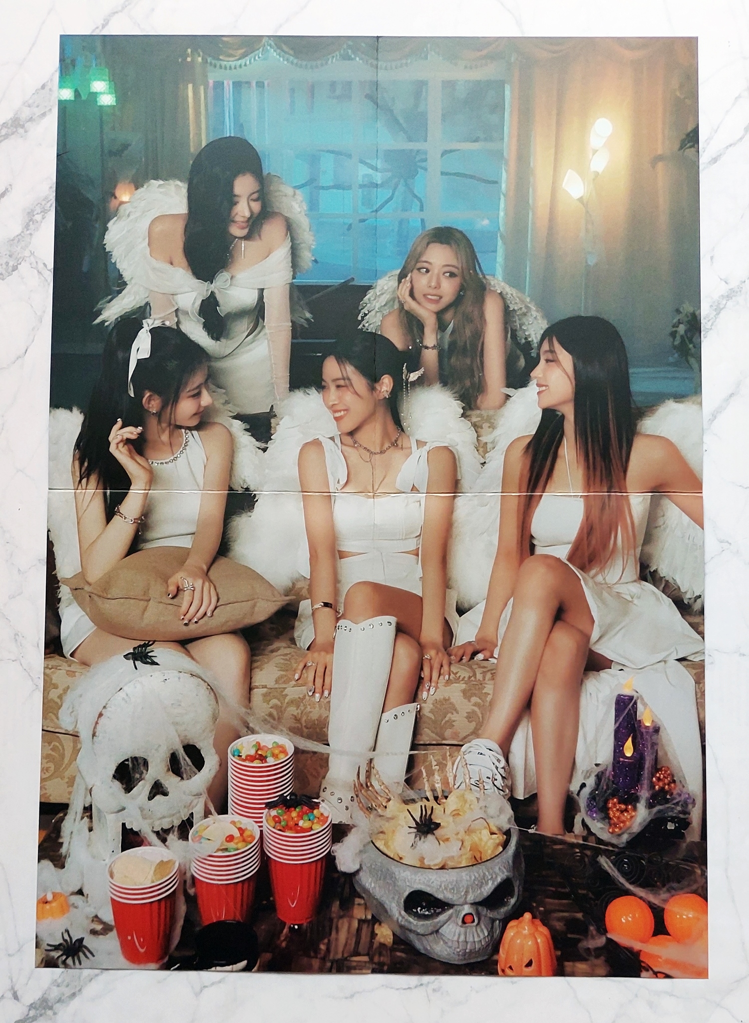 โปสเตอร์ พับ ของแท้ จาก CD อัลบั้ม ITZY - CHESHIRE Album SPECIAL EDITION Ver. A ของแท้ พร้อมส่ง ...