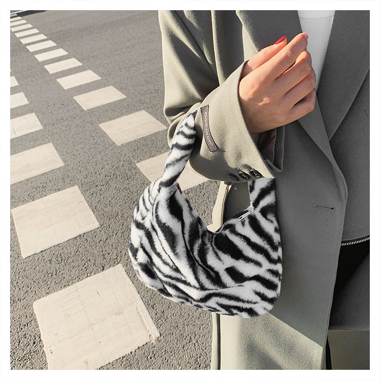 SASA Shoulder Fluffy Bag กระเป๋าสะพายไหล่ คล้องแขน ดีไซน์เก๋ กระเป๋าขน ...