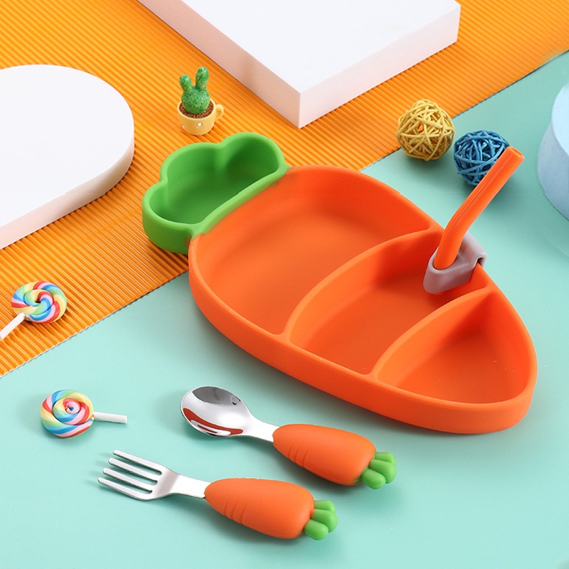 【Dimama】CODจานอาหารค่ำซิลิโคนสำหรับเด็ก รูปร่างแครอท ชุดช้อนส้อมเด็ก+ส้อม+ช้อน - Dimama - ThaiPick