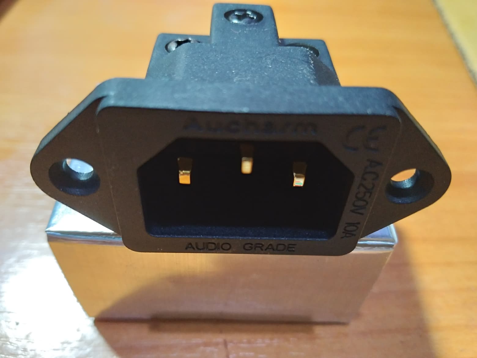 IEC INLET Aucharm Audio Grade ชุบทอง แบบขันน็อต - Indy Hi-Fi Club ...