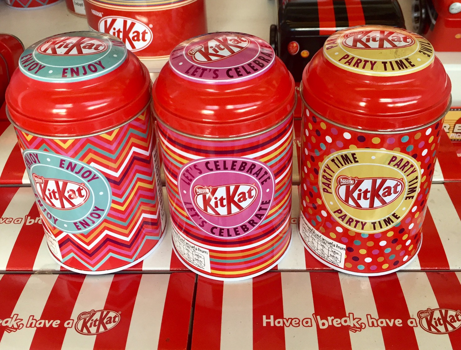 KitKat Candy Box คิทแคทแคนดี้บ๊อกซ์ ของขวัญปีใหม่ - Disney Shoes 4 Kids ...