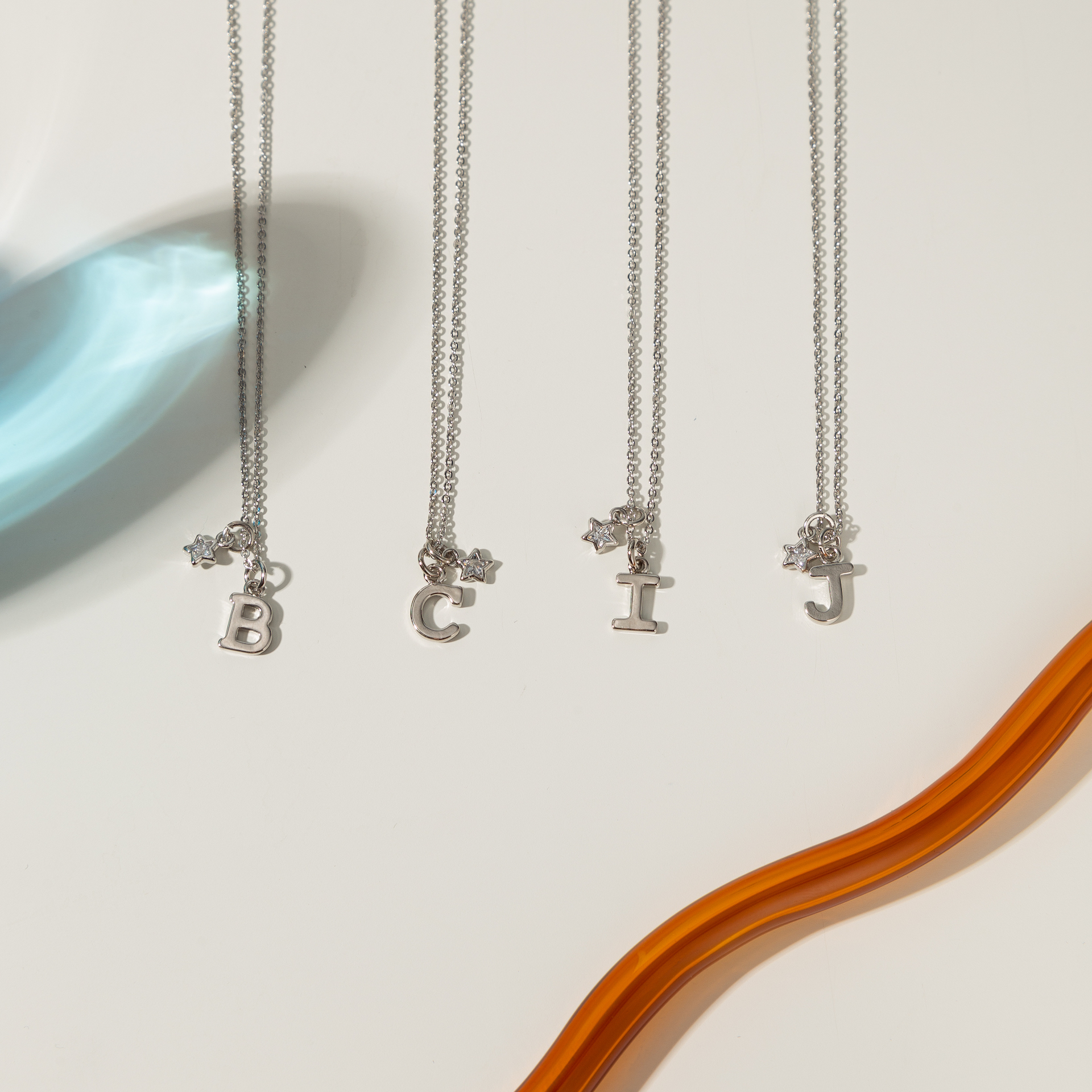 Petite alphabet necklace - Lapaire - ThaiPick