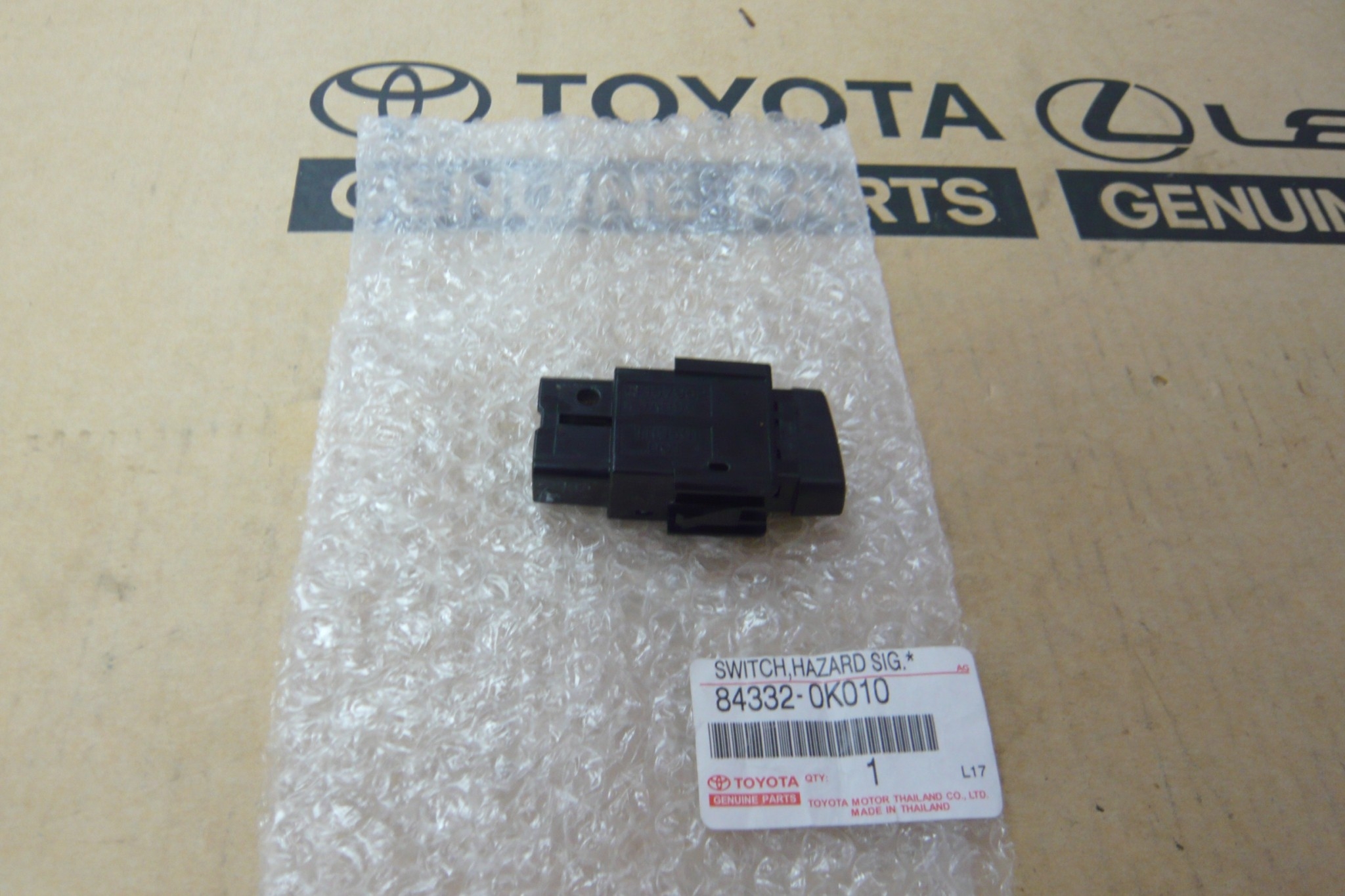 145. 84332-0K010 สวิทช์ไฟฉุกเฉิน FORTUNER ปี 2005 ของแท้ เบิกศูนย์ ...