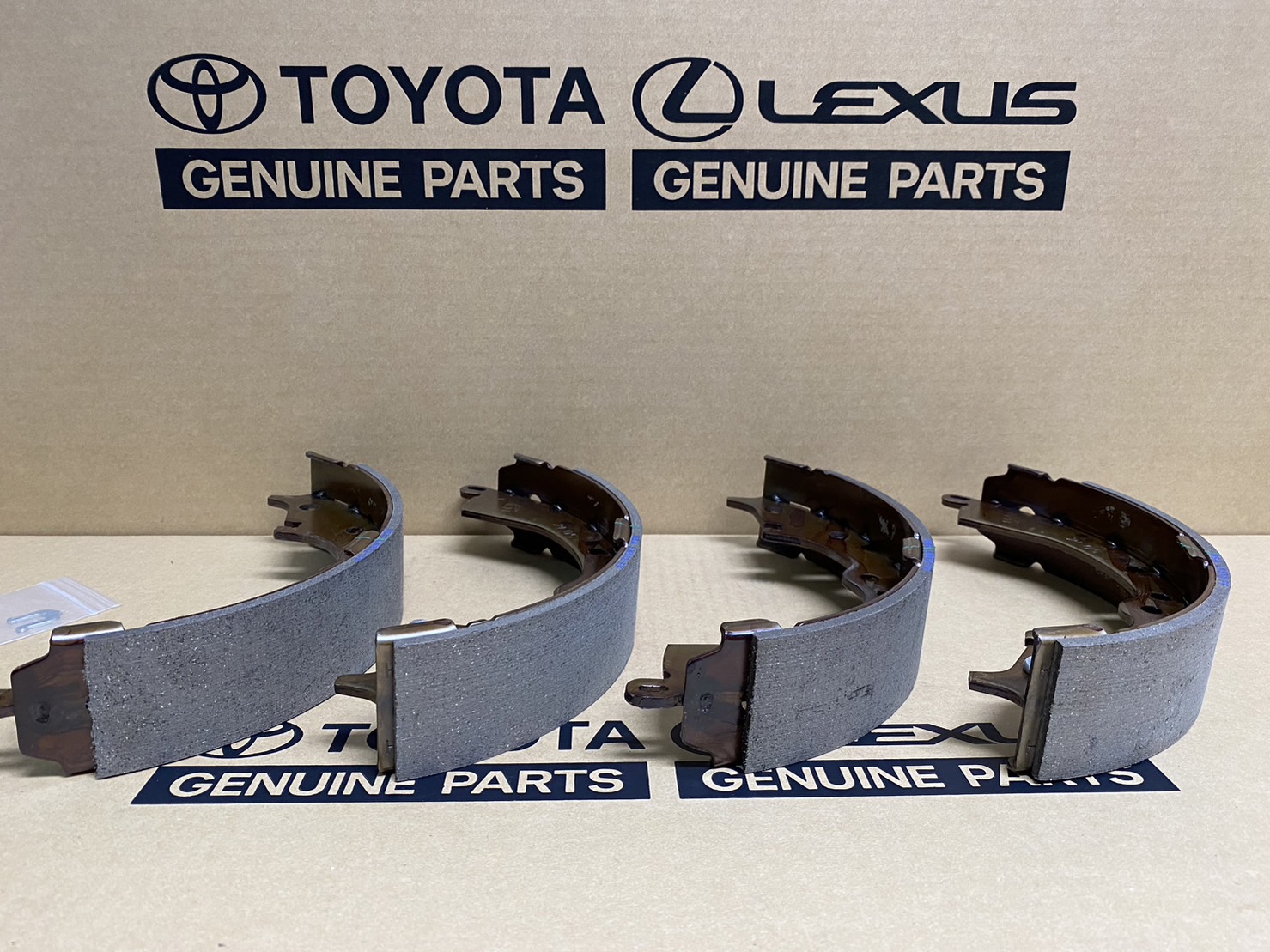 ผ้าเบรคหลังสำหรับรถยนต์โตโยต้า VIGO KUN15 (2WD) 04495-0K010 (เป็นอะไหล่ ...