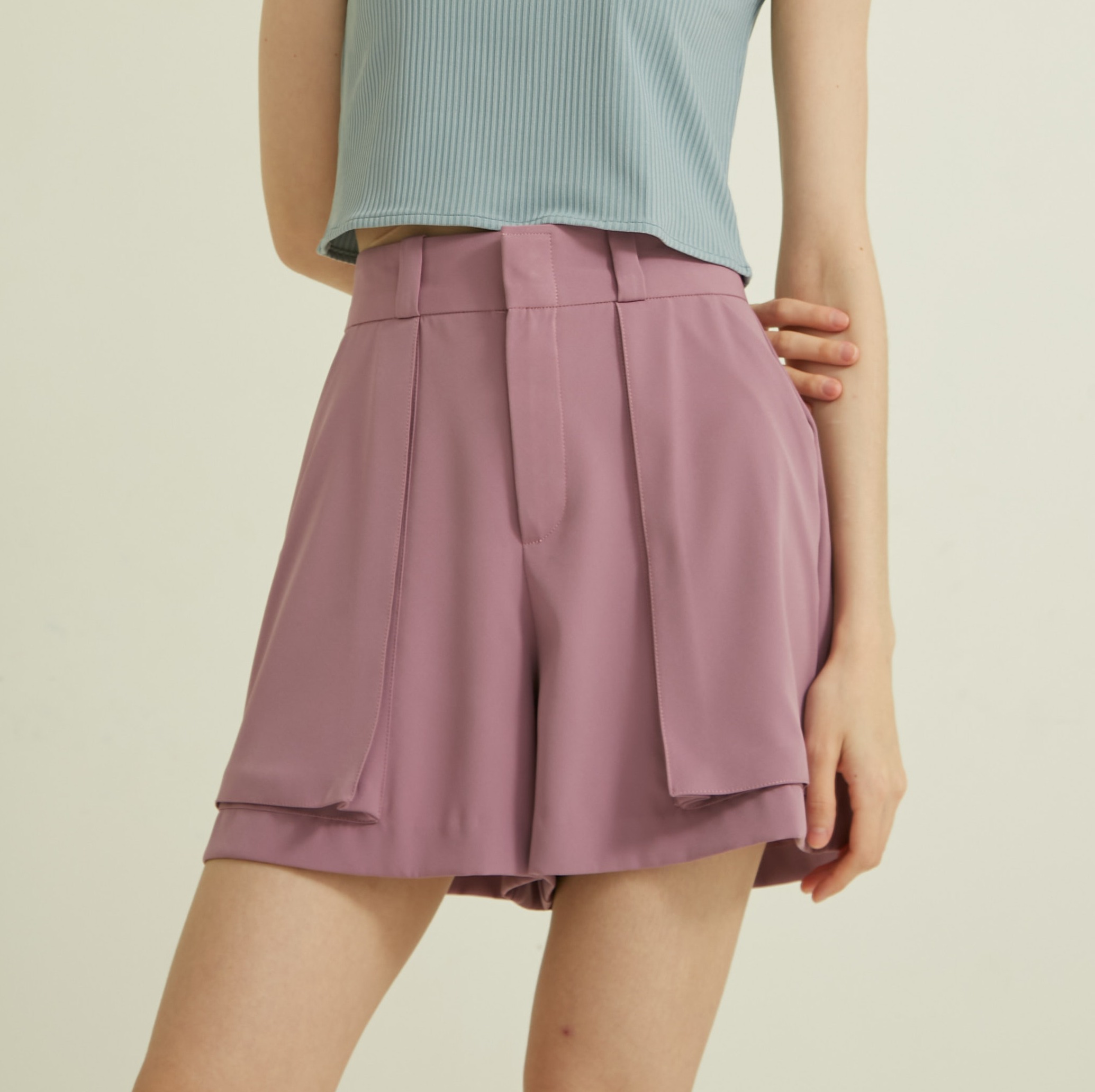 Alter & Beyond - Scandi shorts - L E A D - ThaiPick