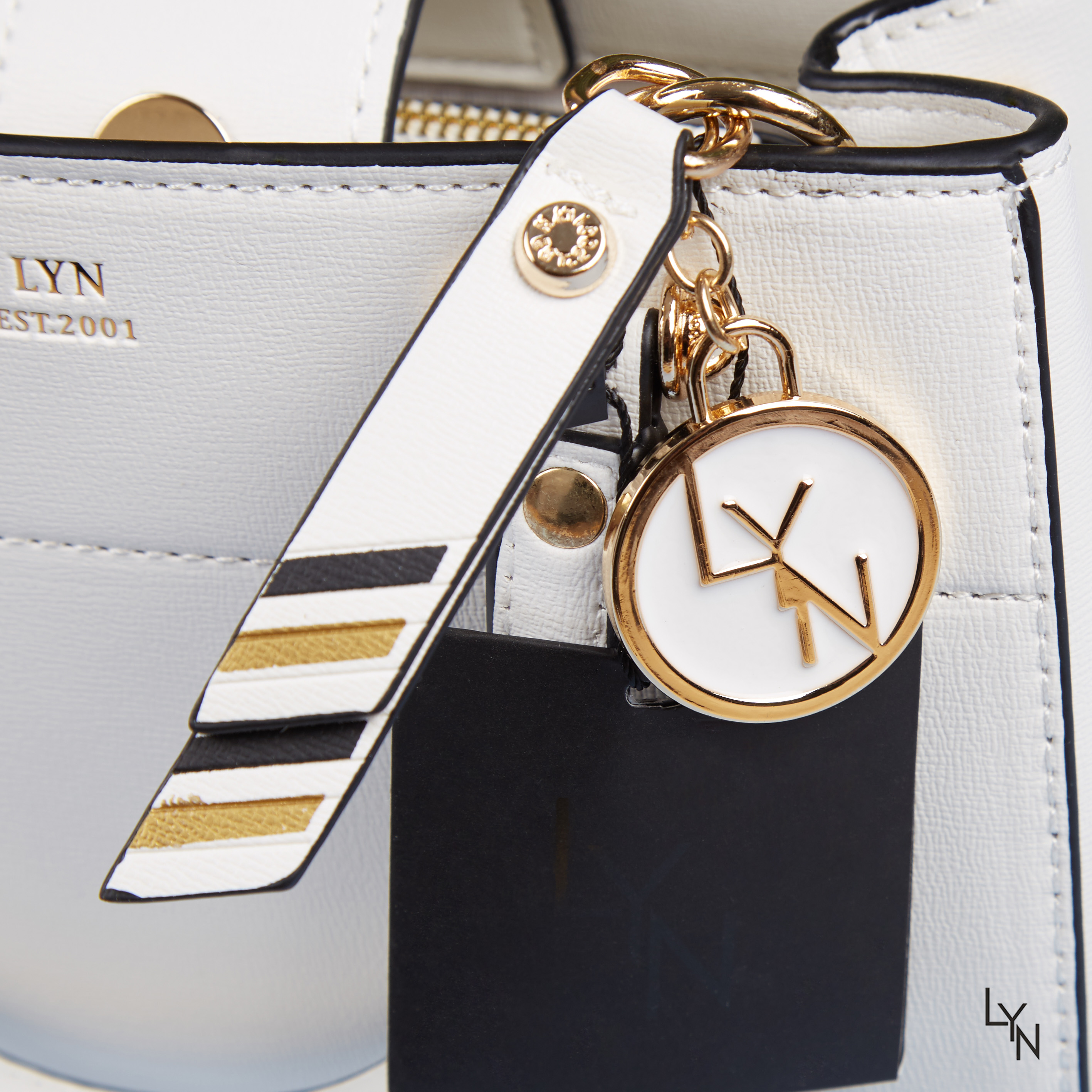 กระเป๋า lyn กระเป่า กระเป๋าสะพายข้าง New collection LYN Handbag ...