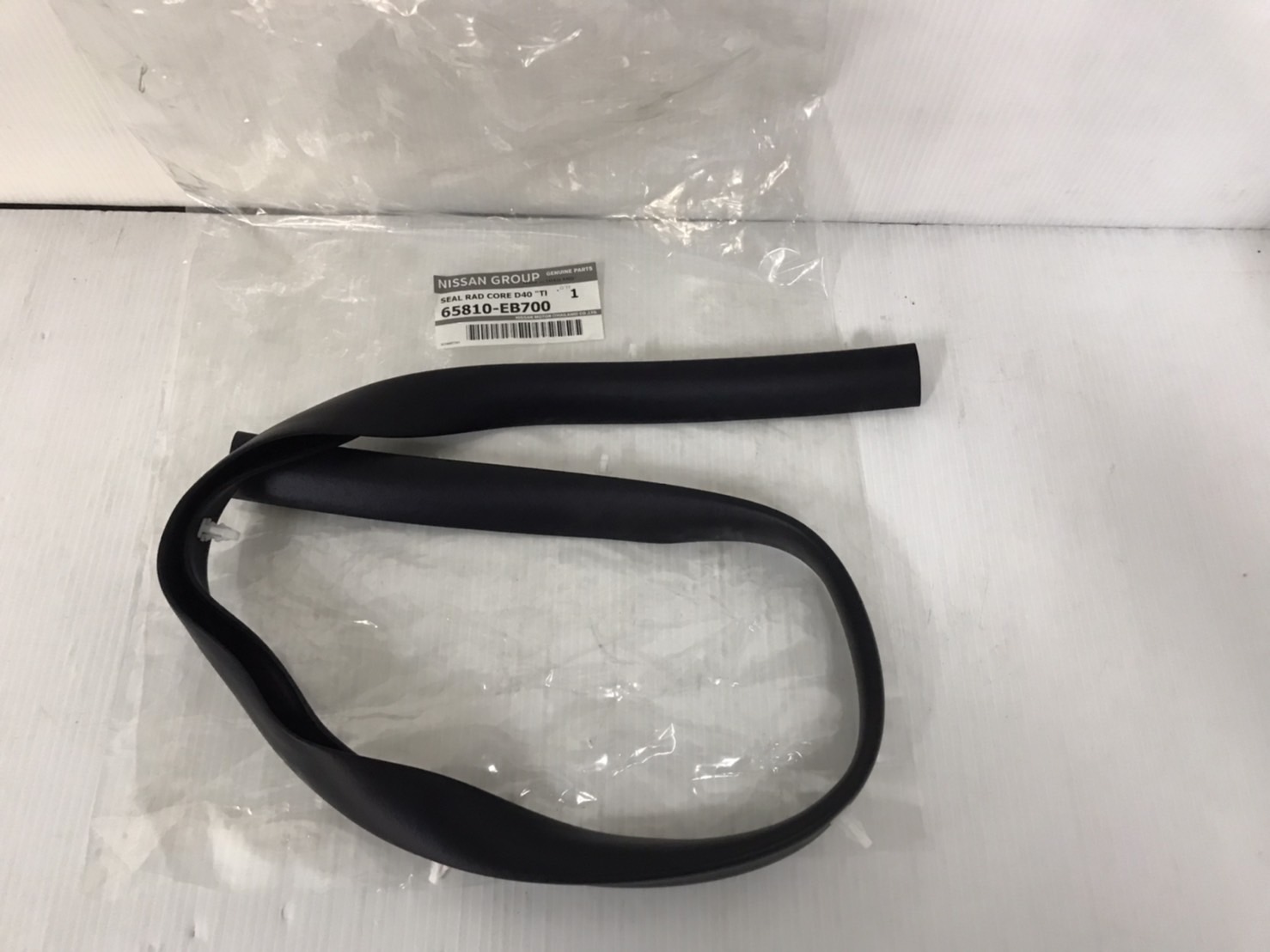 ยางในฝากระโปรงหน้า เส้นสั้น NISSAN NAVARA รุ่นรถ D40 ( เป็นอะไหล่แท้ ...