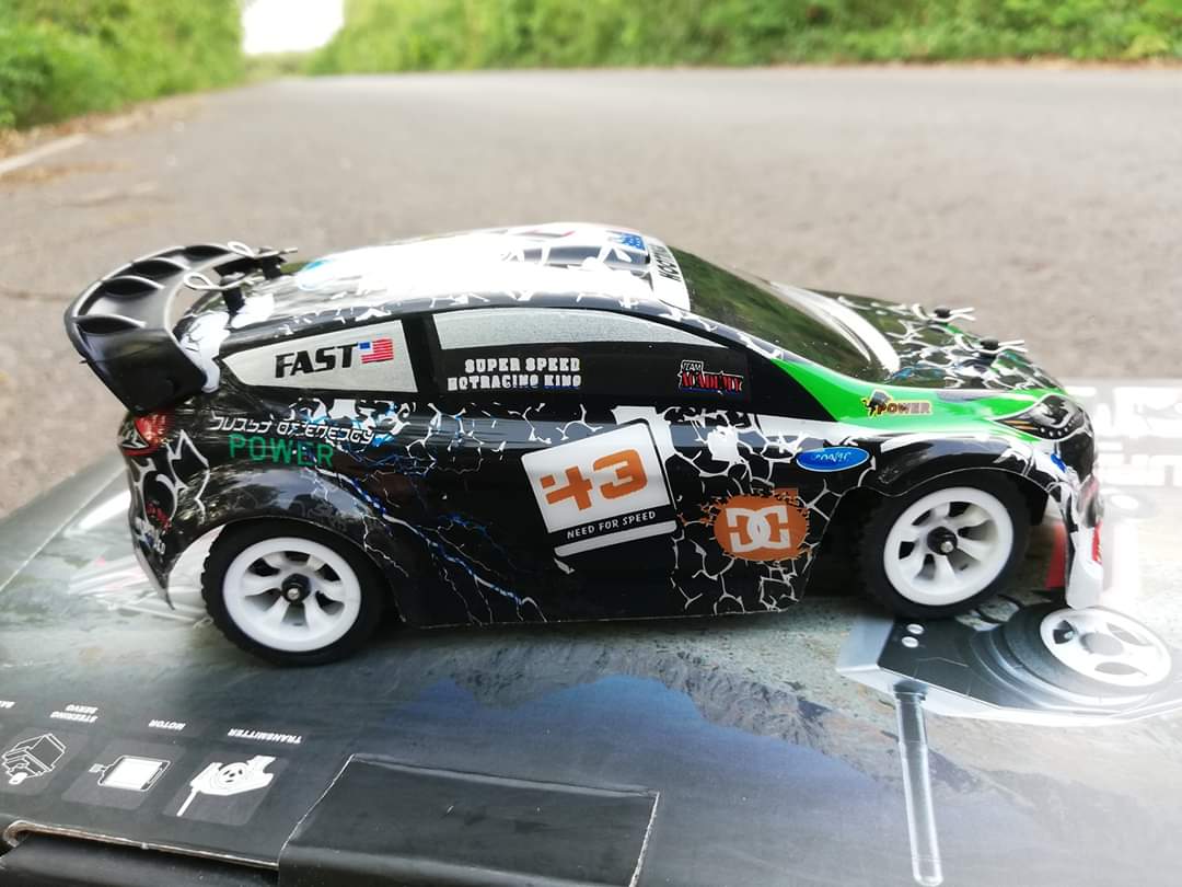 Wltoys K989 1/28 RC แลนด์ ลี่ 2.4 GHZ.แบตเตอรี่ กำลังไฟ: แบตเตอรี่ Li ...