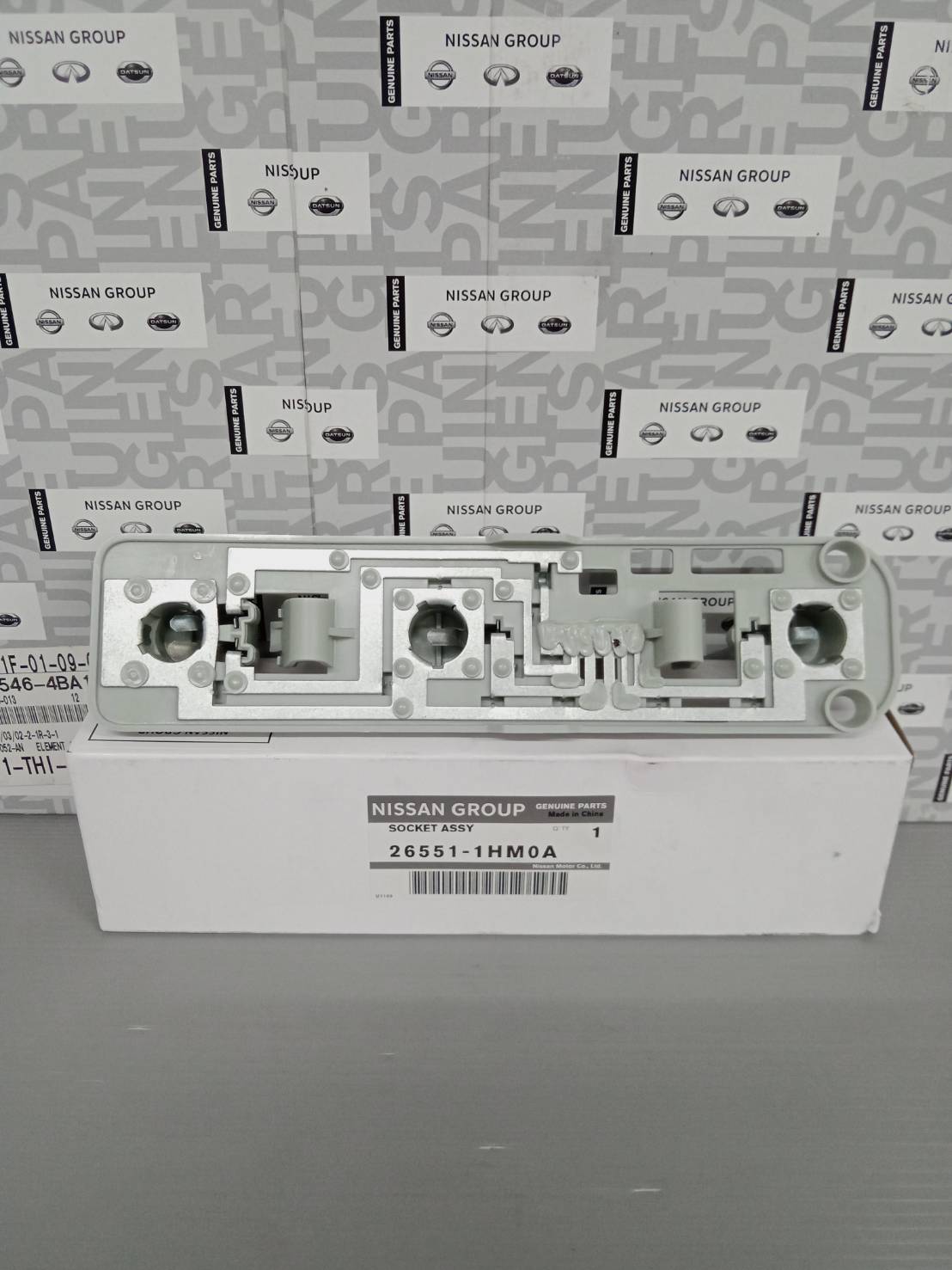 ขั้วหลอดไฟท้าย ซ้าย/ขวาใช้ตัวเดียวกัน NISSAN MARCH K13 26551-1HM0A ...