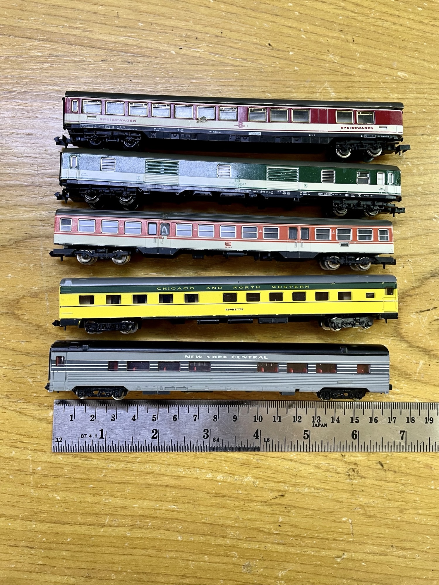 Preowned N Scale Arnold Europa Series Passenger Cars 7 colours as new ...