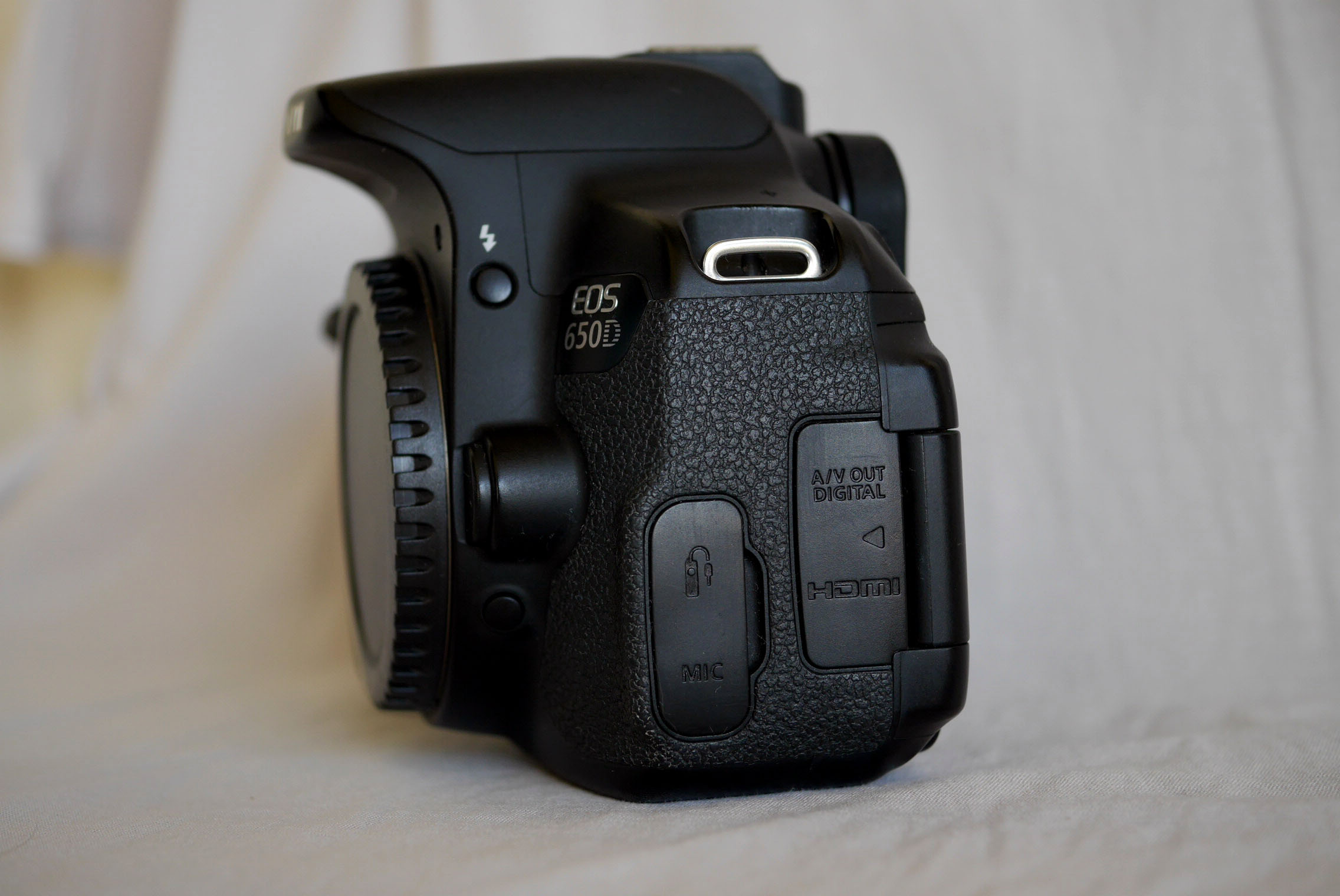 Canon EOS 650D Body Only EOS Rebel T4i Kiss X6i Full-HD movies with ...