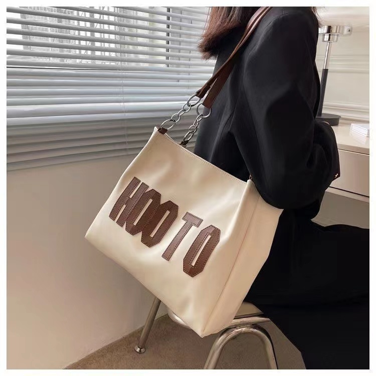 กระเป๋าคล้องแขนงานหนังhootoผู้หญิงสายโช่ - จรรยานี - ThaiPick