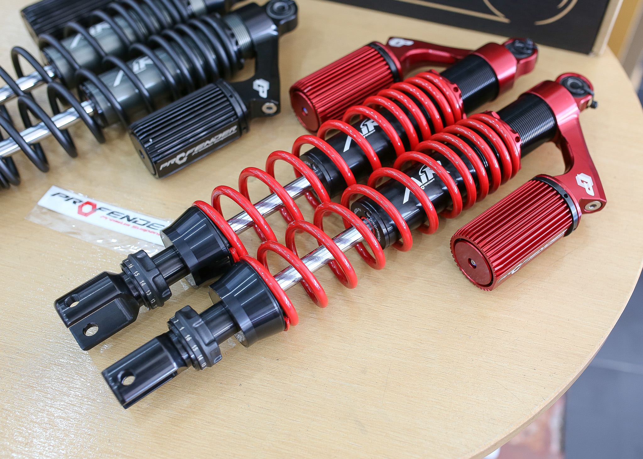 โช๊ค Profender รุ่น Air สี ดำ และ แดงForza350,ADV350 430MM-400MM รุ่น ...