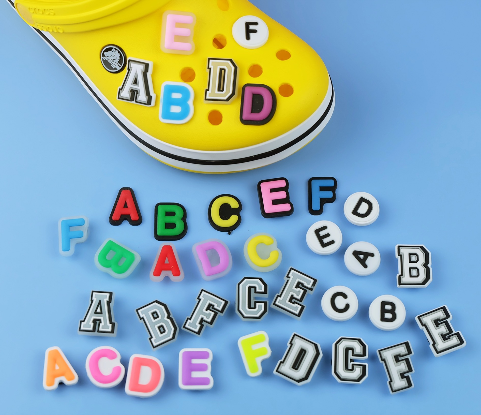 JBA-Z ตัวติดรองเท้ามีรู สำหรับรองเท้า Crocs Adda Monobo Mago Baoji ...