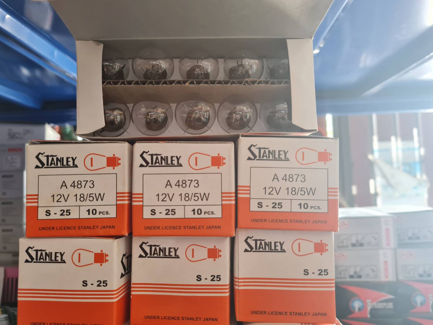 หลอดไฟท้าย STANLEY 12V 18/5W 1กล่อง | Lazada.co.th