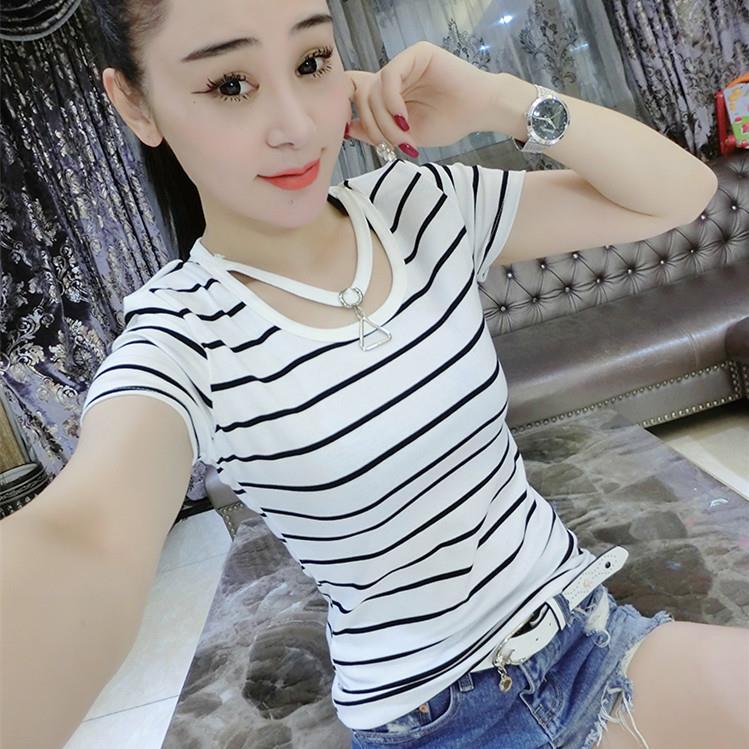 Kao Bao เสื้อยืดแขนสั้น ผ่าคอ มีสร้อยตรงกลาง ผ้านุ่มยืด - KaoBao - ThaiPick