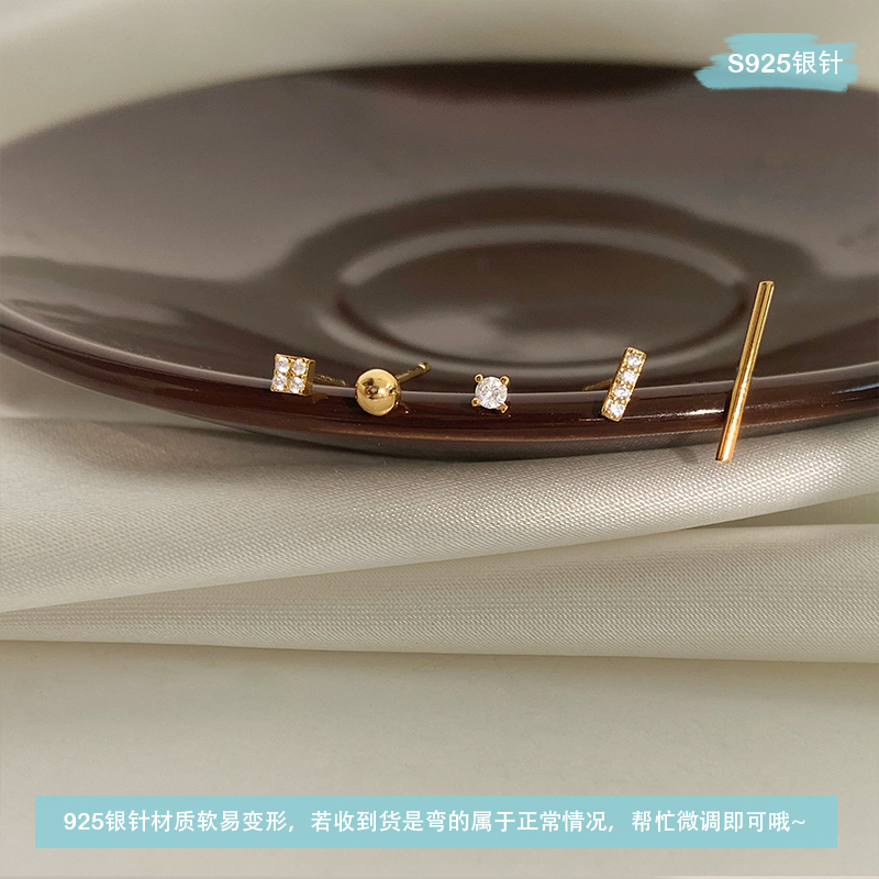 【ชุด 5 ชิ้น】S925 เข็มเงินนอนไม่ต้องรับต่างหูเม็ดเดี่ยวเรียบง่ายหญิงเล็กกะทัดรัดต่างหูเอกลักษณ์ ...