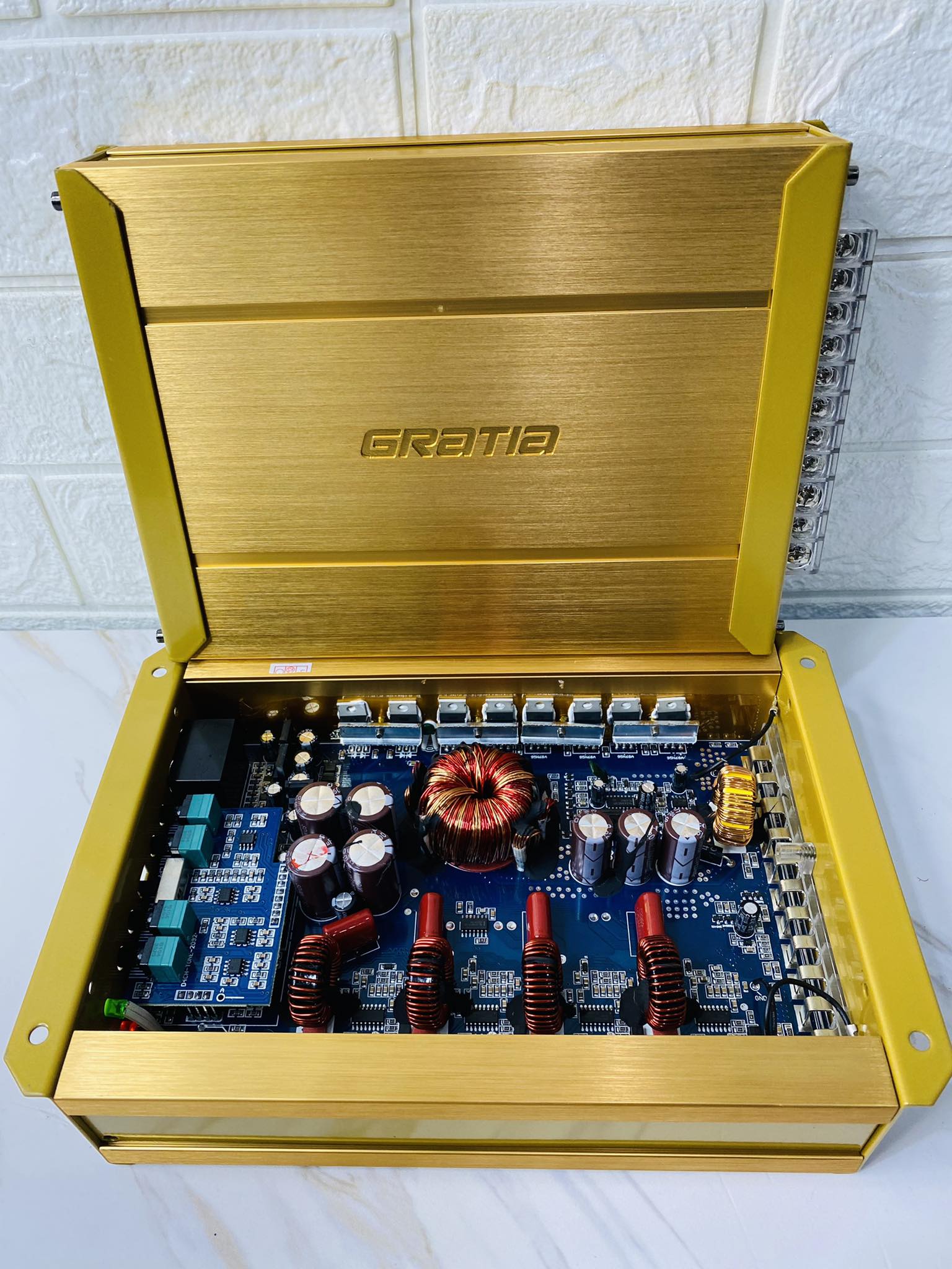 พาวเวอร์แอมป์ GRATIA รุ่น GT-967.4D Class D 4CH ระบบมอตเฟต ขับกลางแหลมรวม 16ดอกได้ - Galaxy ...