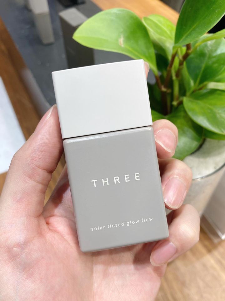 แบ่งขาย THREE SOLAR TINTED GLOW FLOW LIQUID FOUNDATION - Tiny Makeup ...