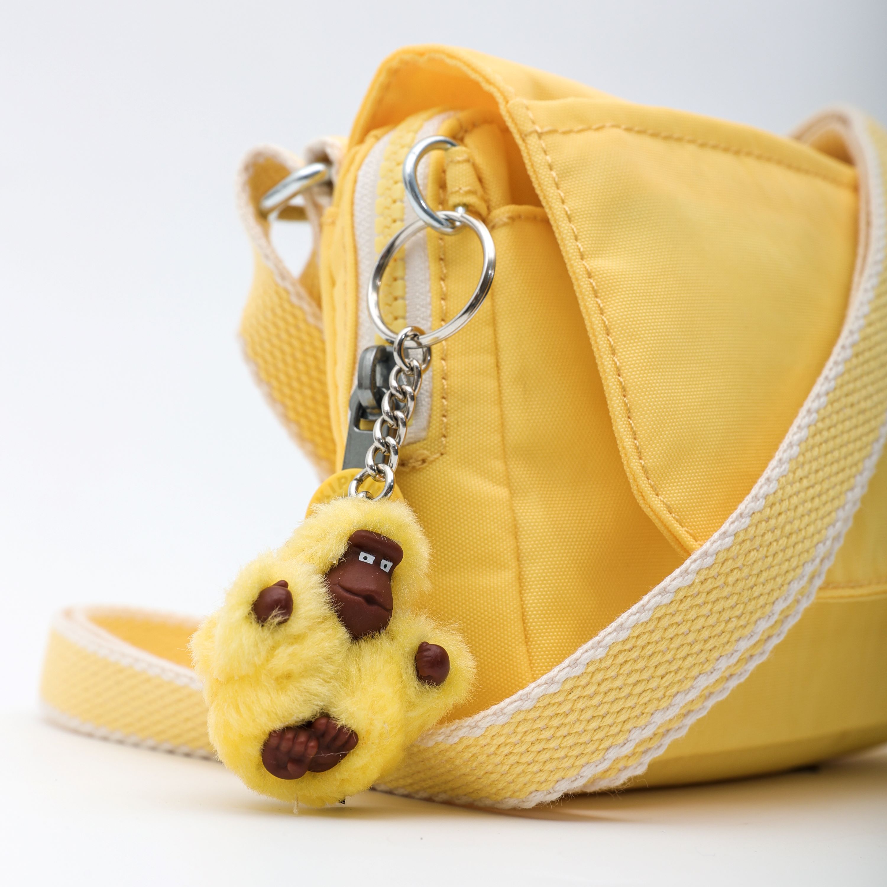 กระเป๋า KIPLING รุ่น AVERILL สี Sunflower Yellw - KIPLING - ThaiPick