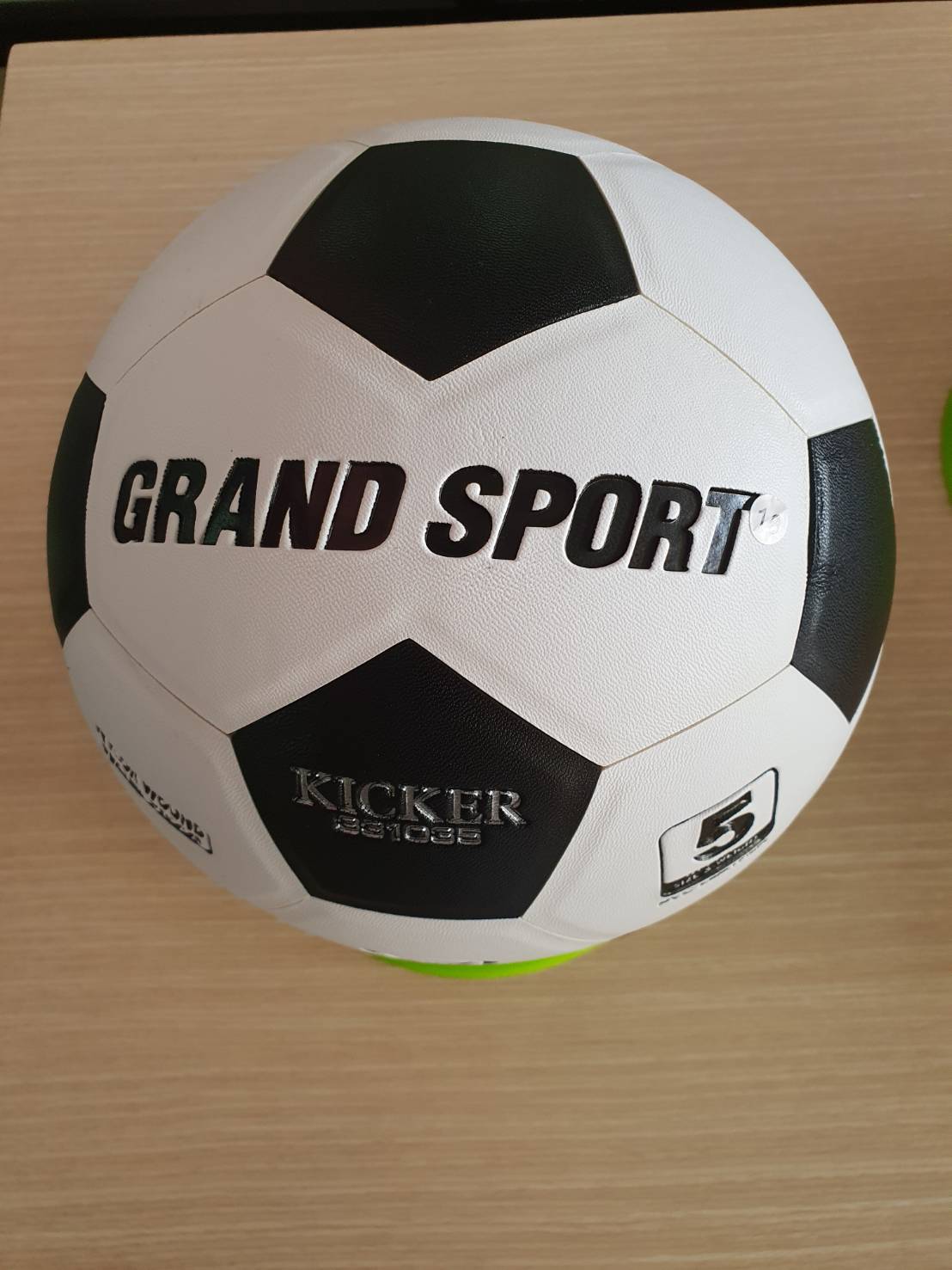 ลูกฟุตบอลแกรนด์สปอร์ต สีขาวดำ KICKER เบอร์5 เบอร์3 **แถมเข็มและตาข่าย ...