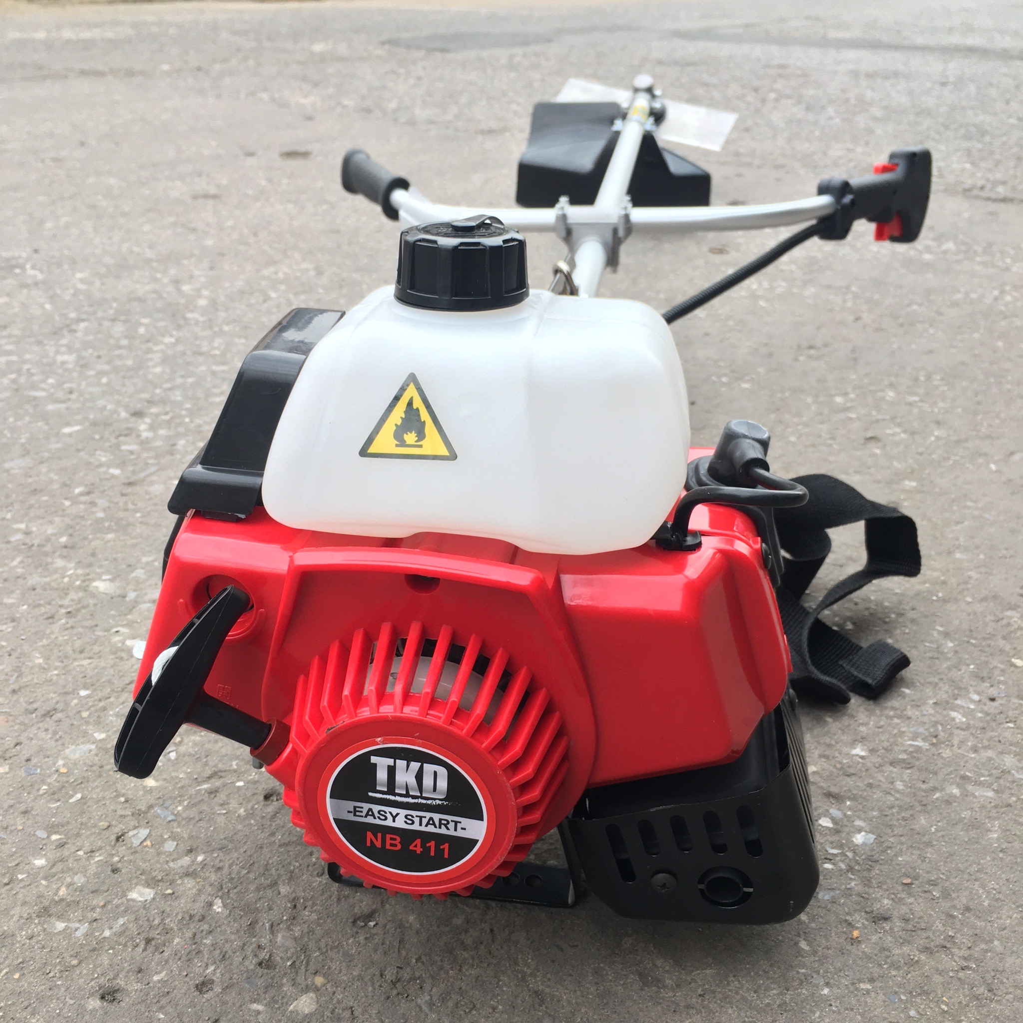 TKD เครื่องตัดหญ้า รุ่น NB411 เครื่องตัดหญ้า สะพายบ่า 2 จังหวะ คออ่อน เครื่องตัดหญ้า2T | Lazada ...