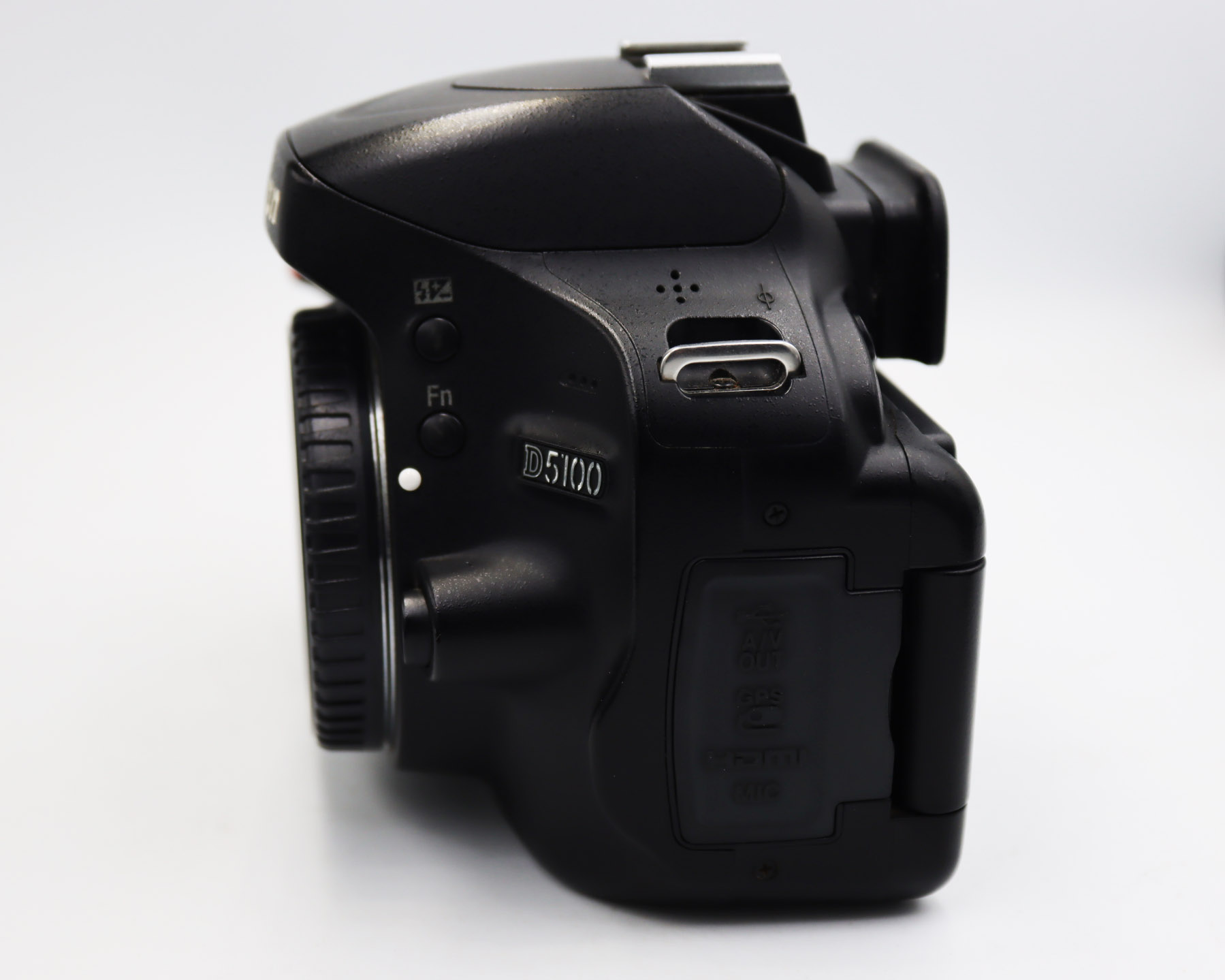 Nikon D5100 ตัวกล้อง HD movies (1080p 720p or WVGA)สามารถใช้ระบบโฟกัส ...