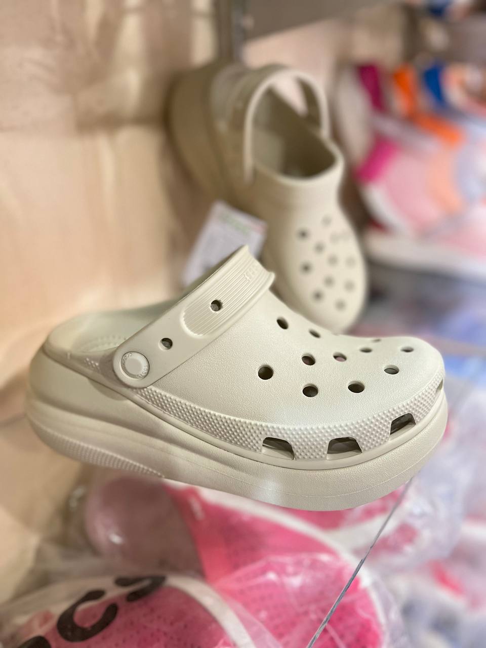 Crocs Classic Crush Clog รุ่นนี้สูงประมาณ 3.5cm (วัดจากพื้นถึงส้น ...