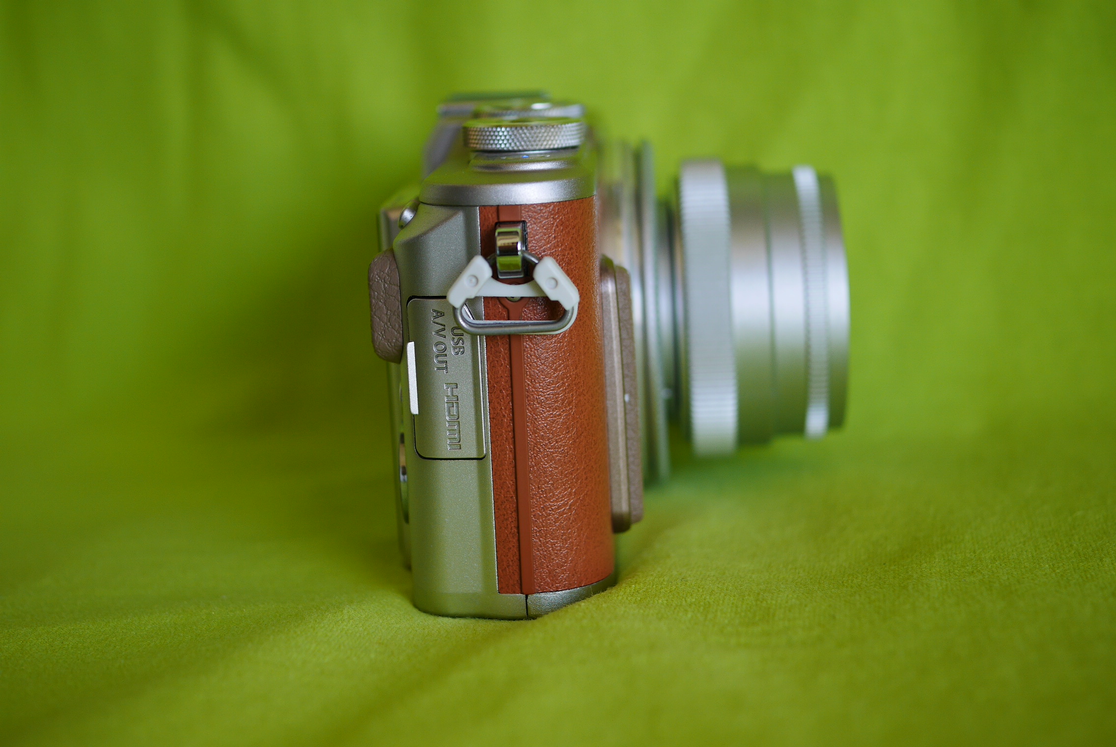 Olympus Pen E-PL8 Mirrorless Digital Wi-Fi Camera Brown with 35mm f1.6 ...