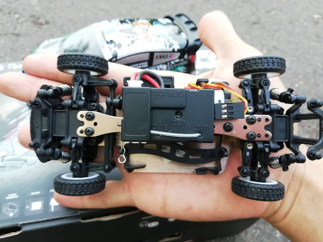 Wltoys K989 1/28 RC แลนด์ ลี่ 2.4 GHZ.แบตเตอรี่ กำลังไฟ: แบตเตอรี่ Li ...