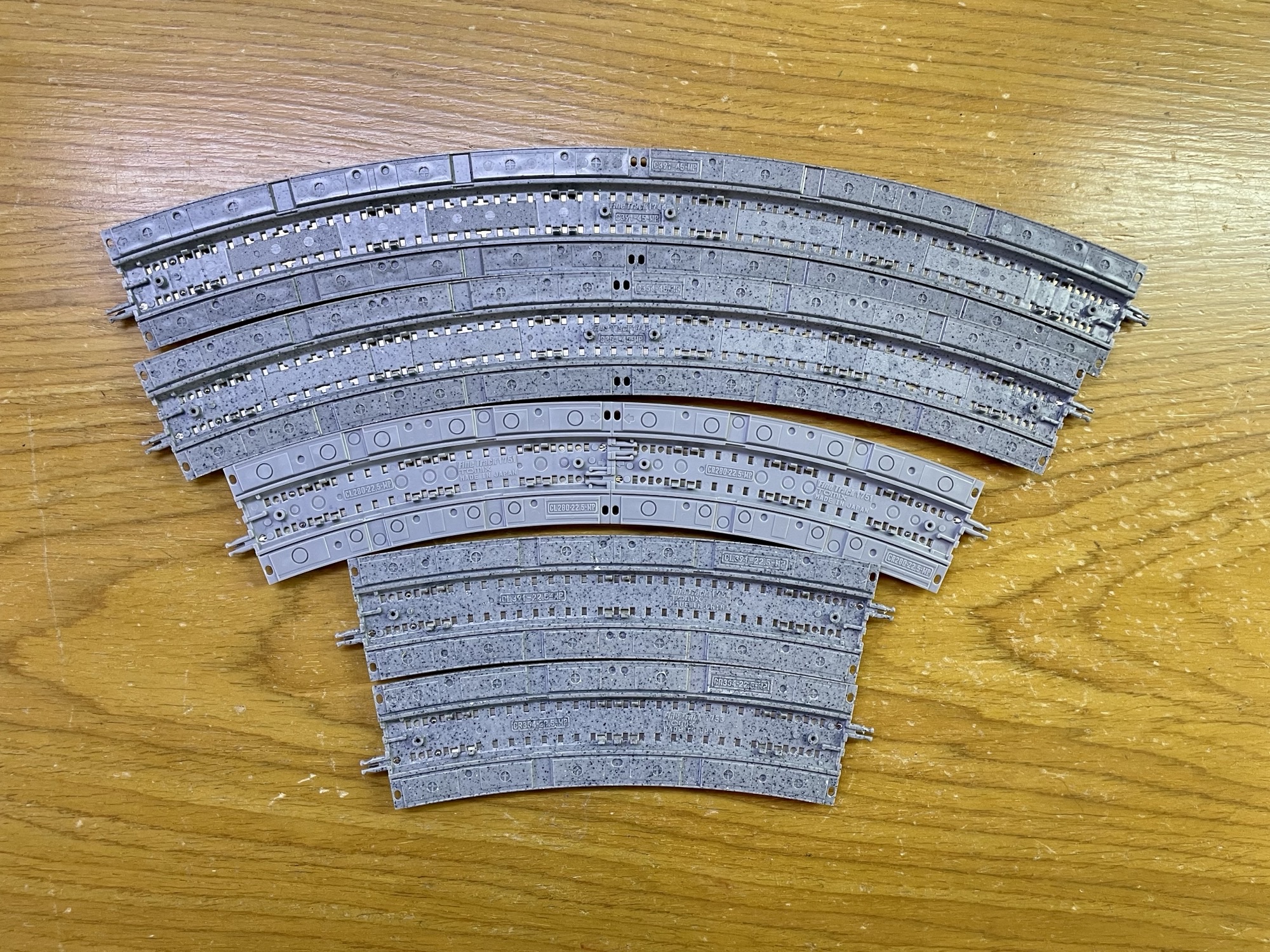 Brand new N Scale Tomix Light Grey Covered CL Track 5 sizes. ใหม่เอี่ยม ...