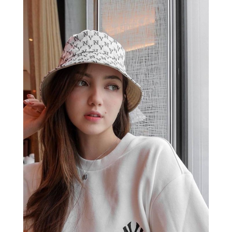MLB Reversible Bucket Hat หมวกบัคเก็ตสีเบจ สีดำ โลโก้ NY - licaiwa - ThaiPick