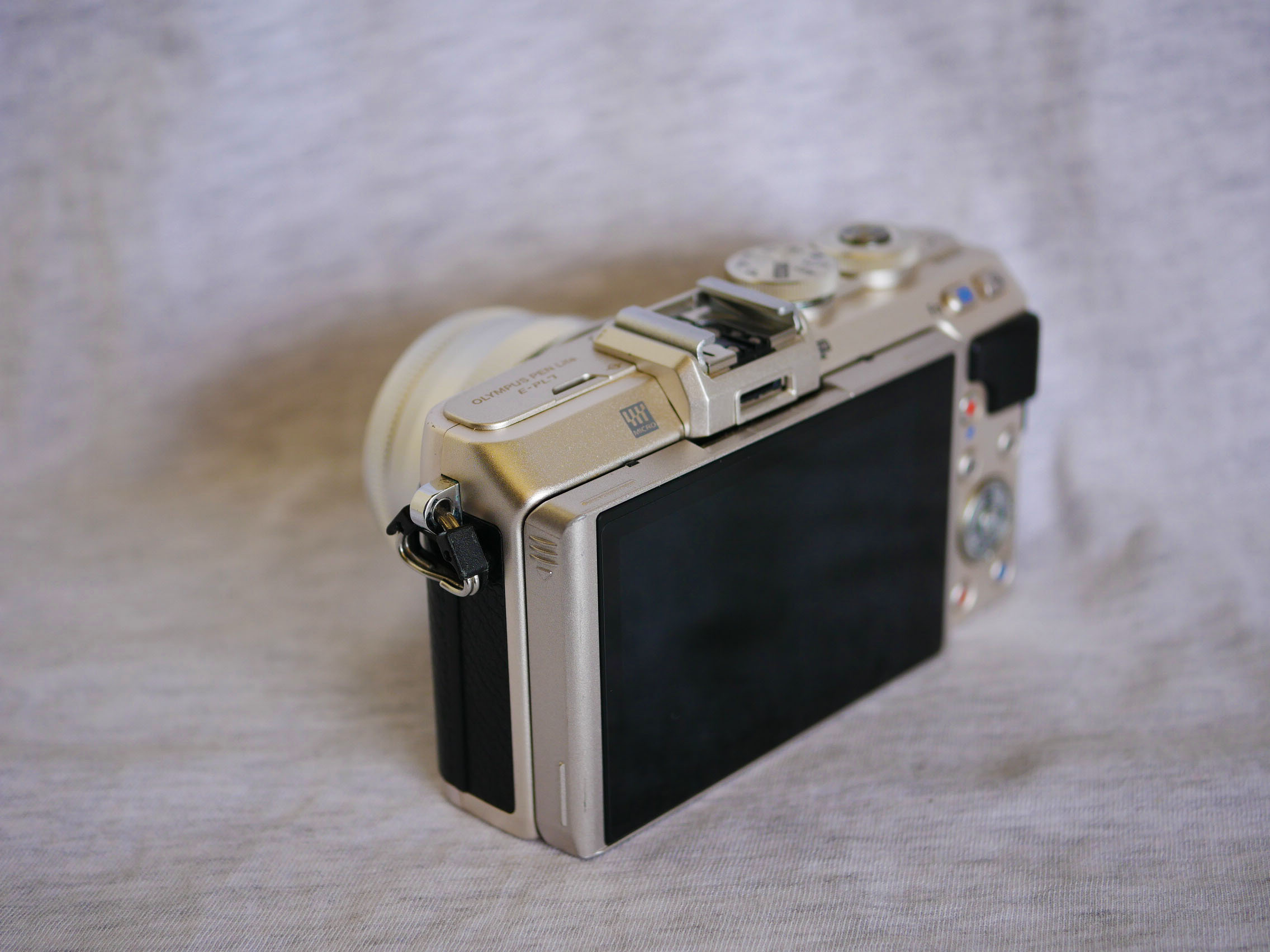 Olympus Pen E-PL7 Mirrorless Digital Camera Black Silver with Silver ...