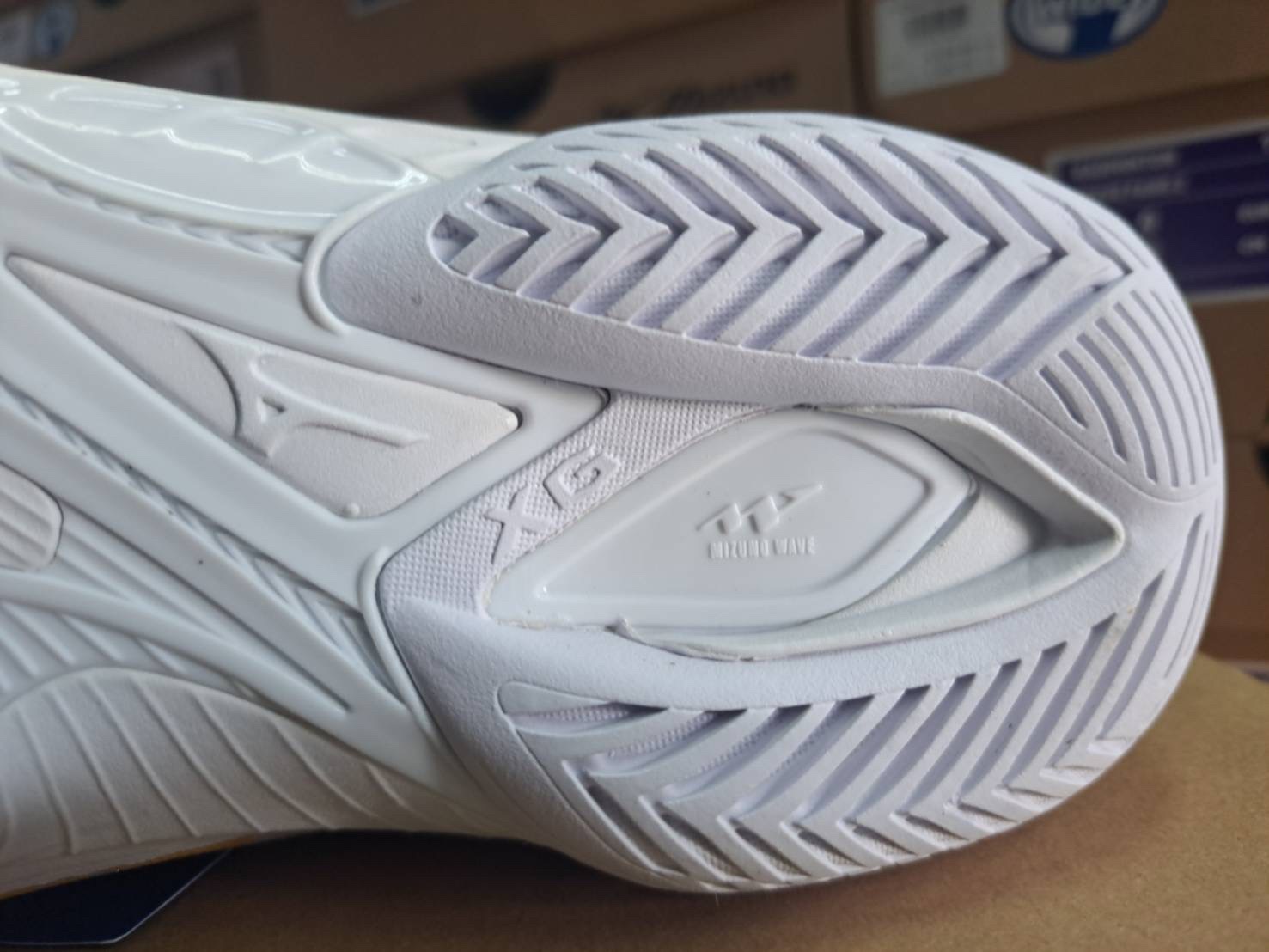 MIZUNO WAVE CLAW NEO 2 GOLD COLOR - JC BADMINTON - ThaiPick