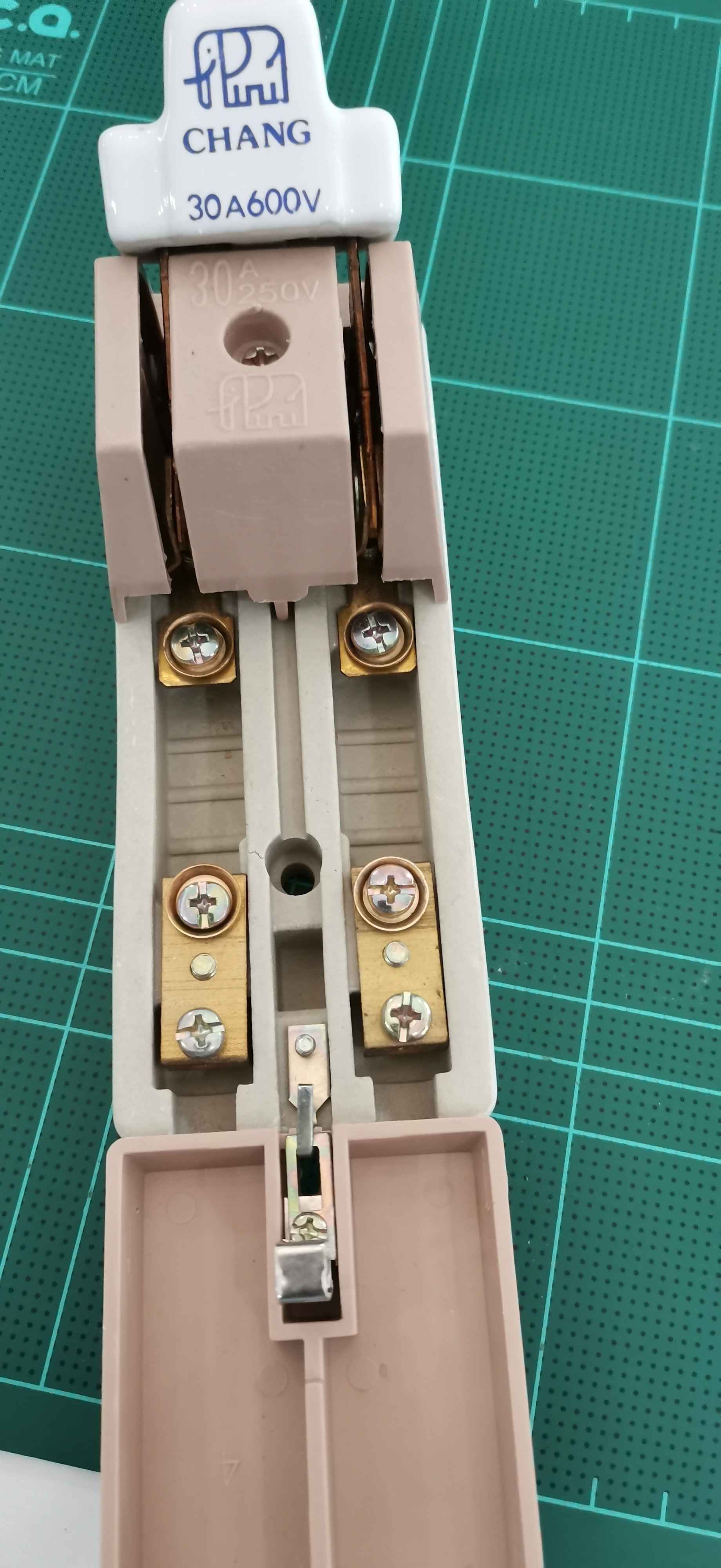 Chang คัทเอาท์ ช้าง Cutout 2P 60A 600V Knife Switch with Cover - KP ...