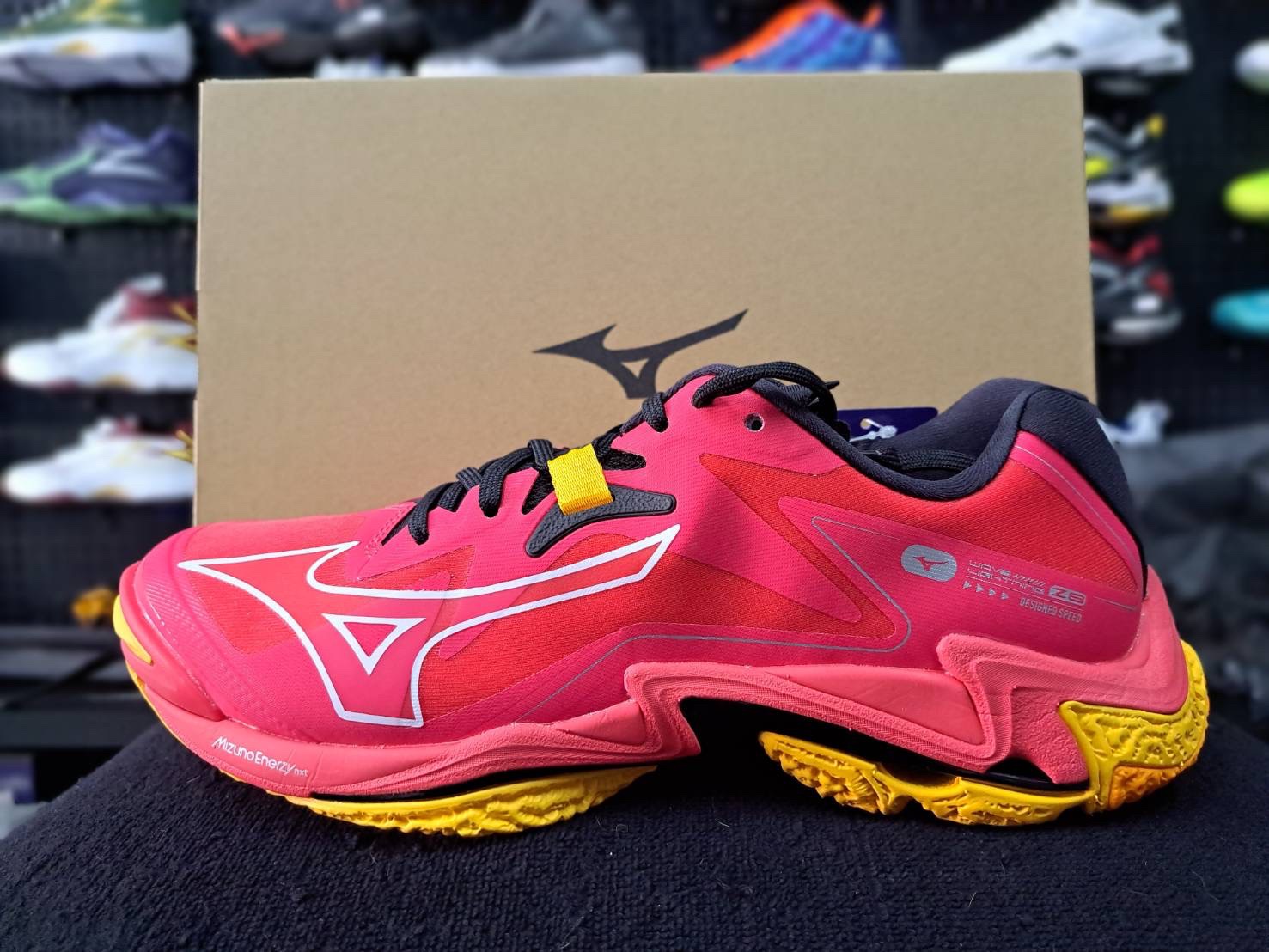 MIZUNO WAVE LIGHTNING Z8 สีแดง | Lazada.co.th