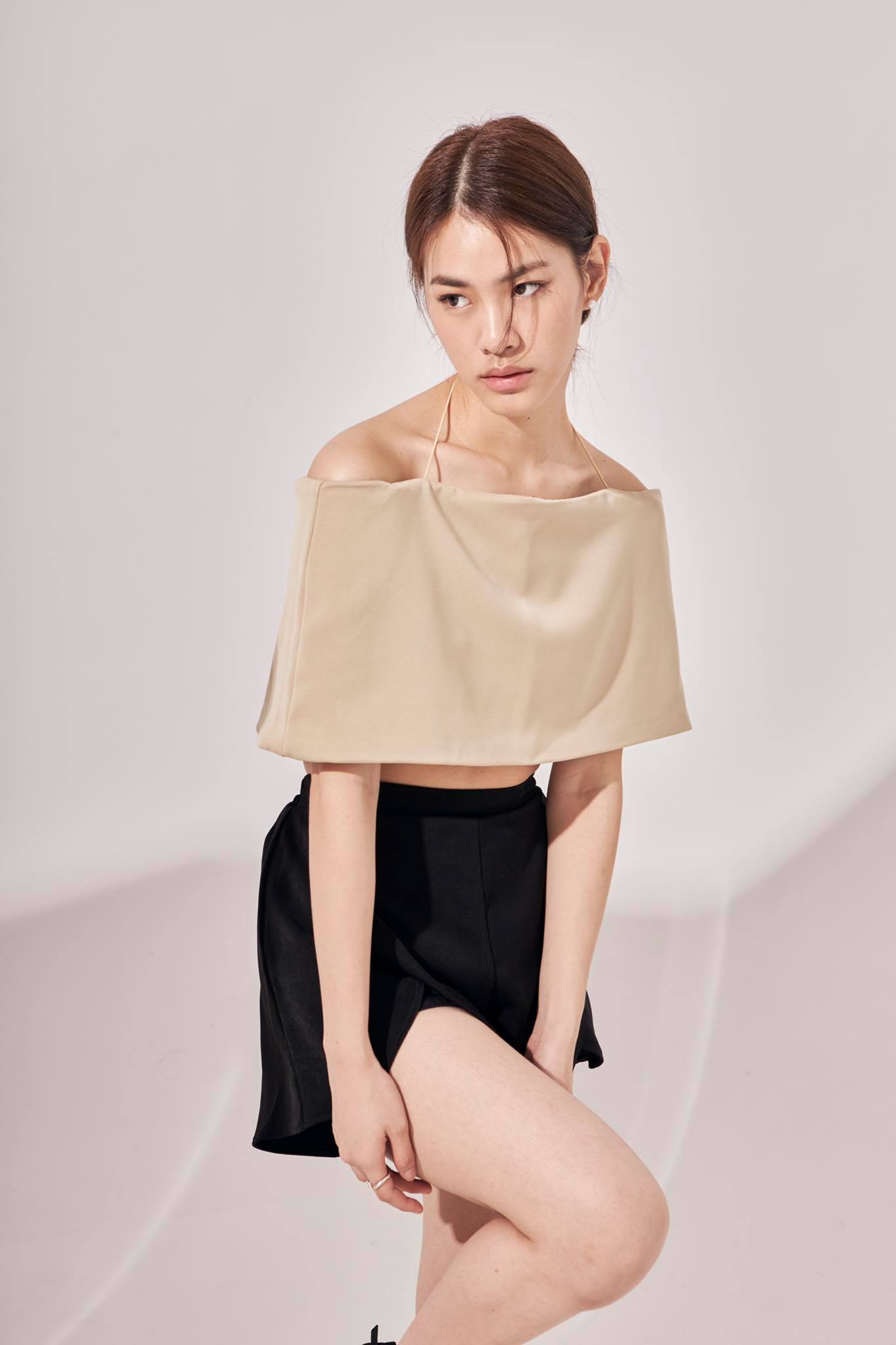 IRENE set เบจ/ดำ (FREE SIZE) ชุดเซ็ต เสื้อปาดไหล่กางเกงขาสั้น ...