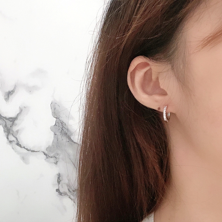 [พร้อมส่ง] ต่างหูห่วงเงินแท้ S925 ฝังเพชรCZ 7เม็ด สีเงิน กว้าง 13mm Silver925 - JEWELOFANGELS ...