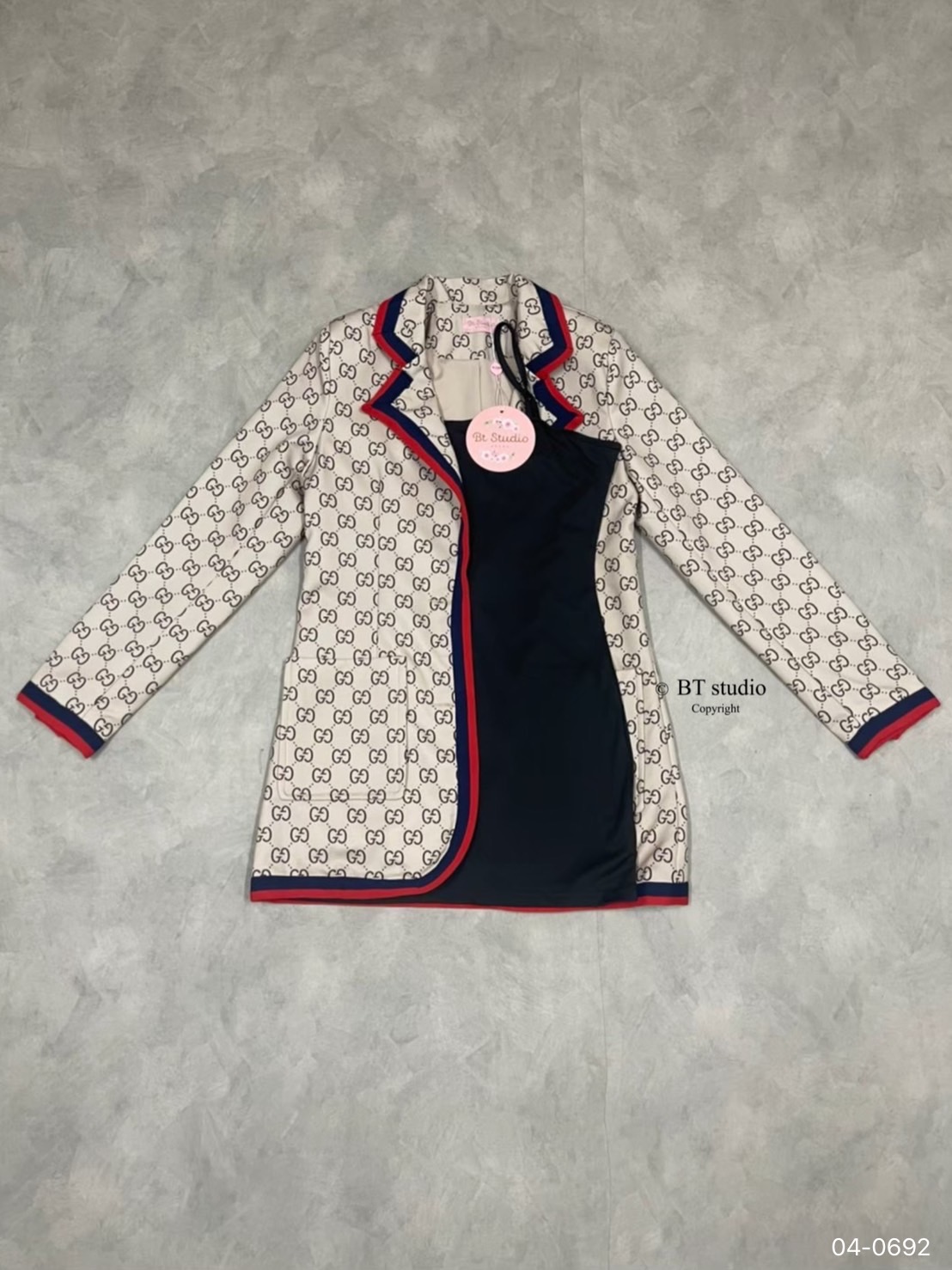 งานป้าย BT-Studio set 2ชิ้นเสื้อเบเซอร์แขนยาวคอปกพิมพ์ลายโมโนแกรมแต่ง ...