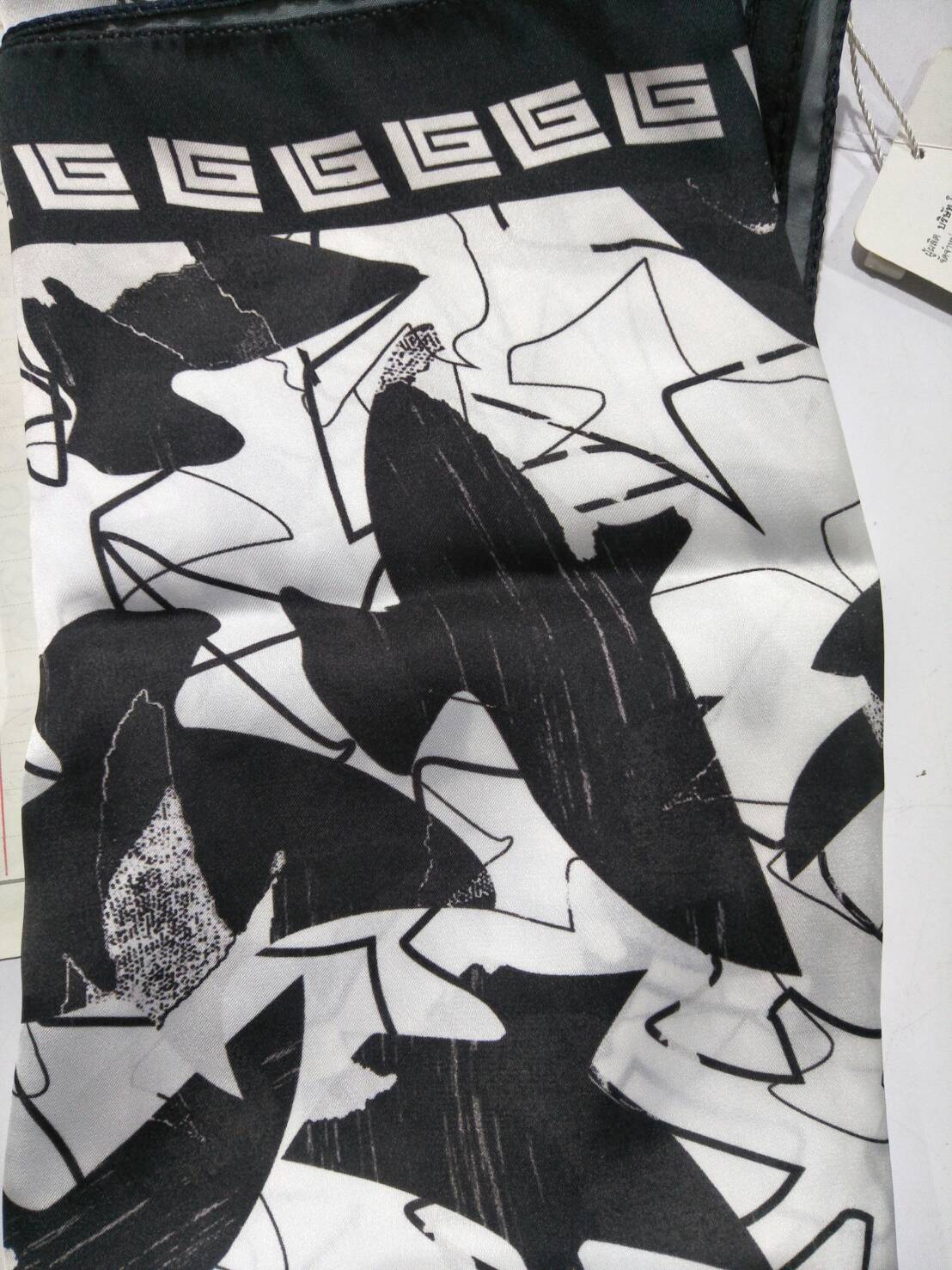 Guy Laroche GRAPHIC SCARF ผ้าพันคอ(GM3AWH) - A'MAZE - ThaiPick