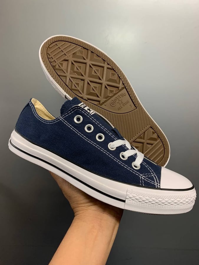 รองเท้า(Converse งานแท้)รุ่นใหม่สินค้ามีกล่องกับอุปกรณ์เหมือนในภาพ ...