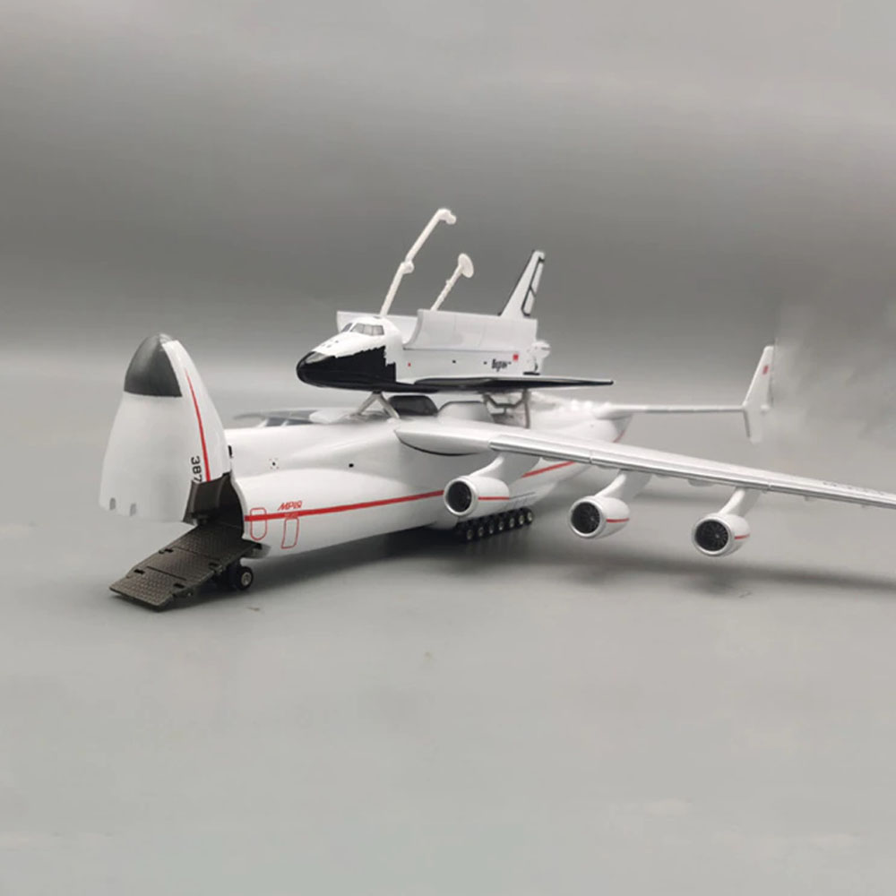 Antonov AN-225 AN225 Mriya with the Buran Russian Space Shuttle ...
