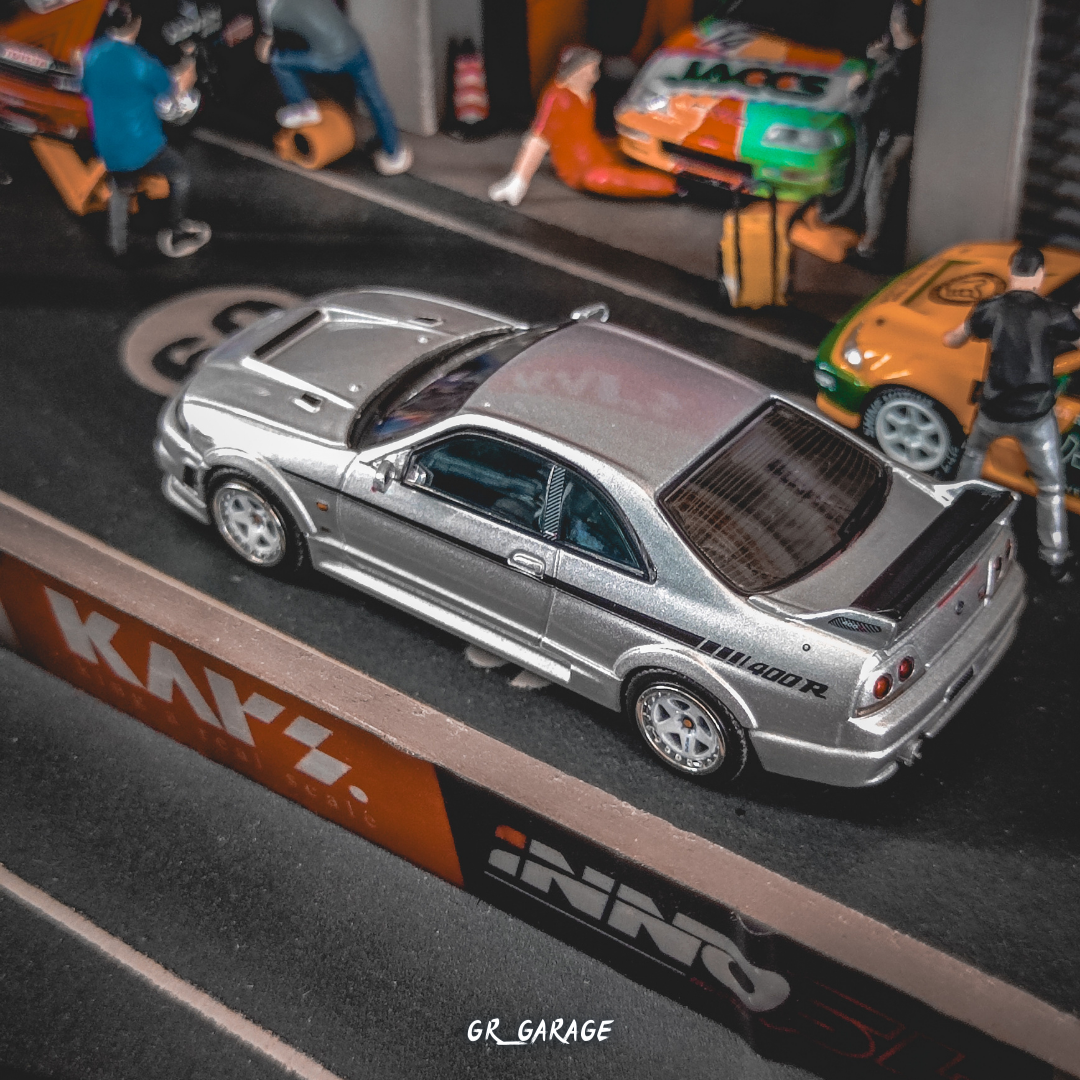 NISSAN SKYLINE GT-R (R33) NISMO 400R Sonic Silver 1:64 (INNO64 ...