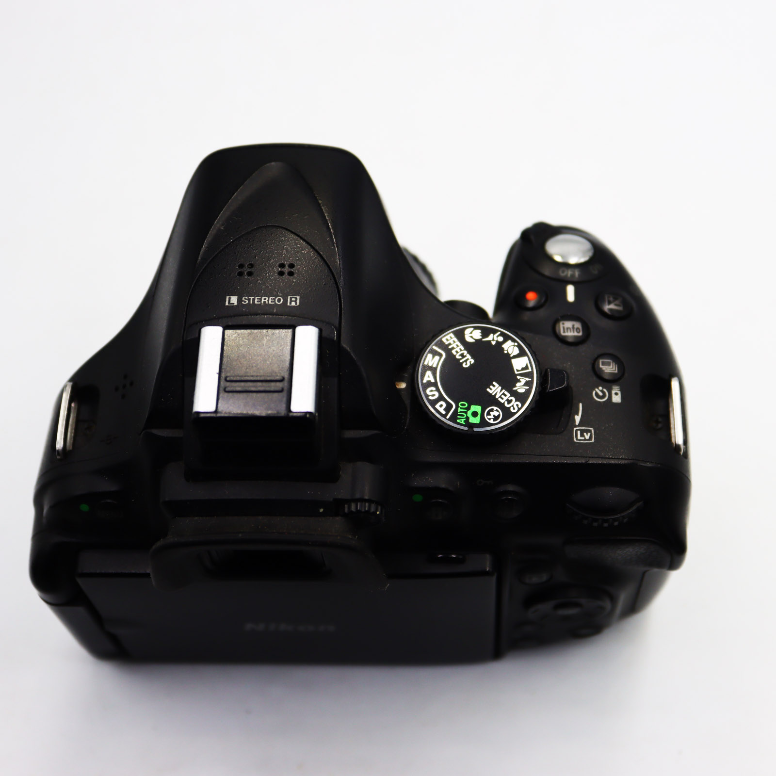 ตัวกล้อง Nikon D5200 มาพร้อมกับเซ็นเซอร์รูปแบบ DX ความละเอียด 24.1MP ...