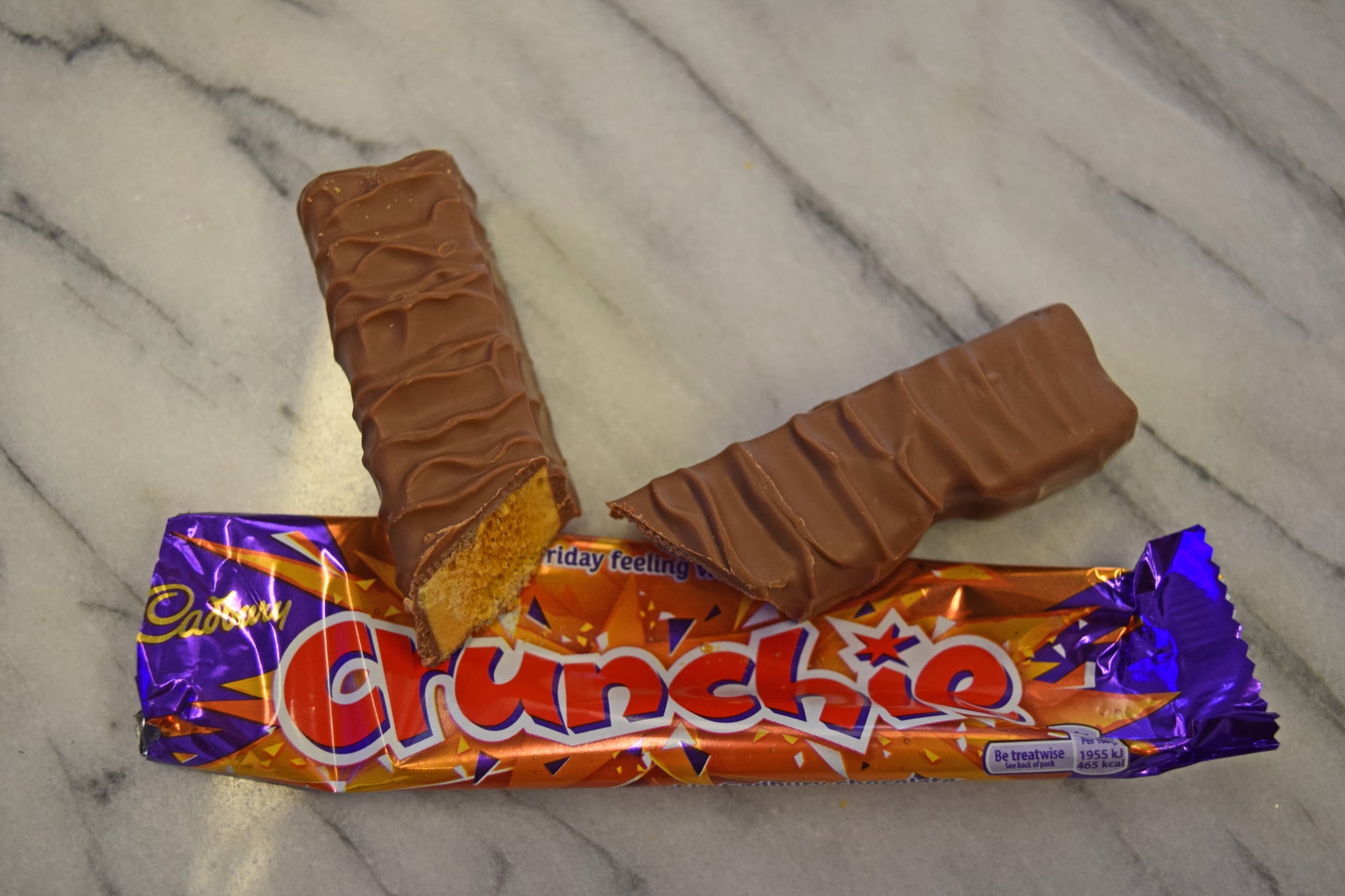 Cadbury Crunchie 40g แคดบูรี่ ครั้นชี่ ช็อกโกแลตนมสอดไส้น้ำผึ้ง 40กรัม ...