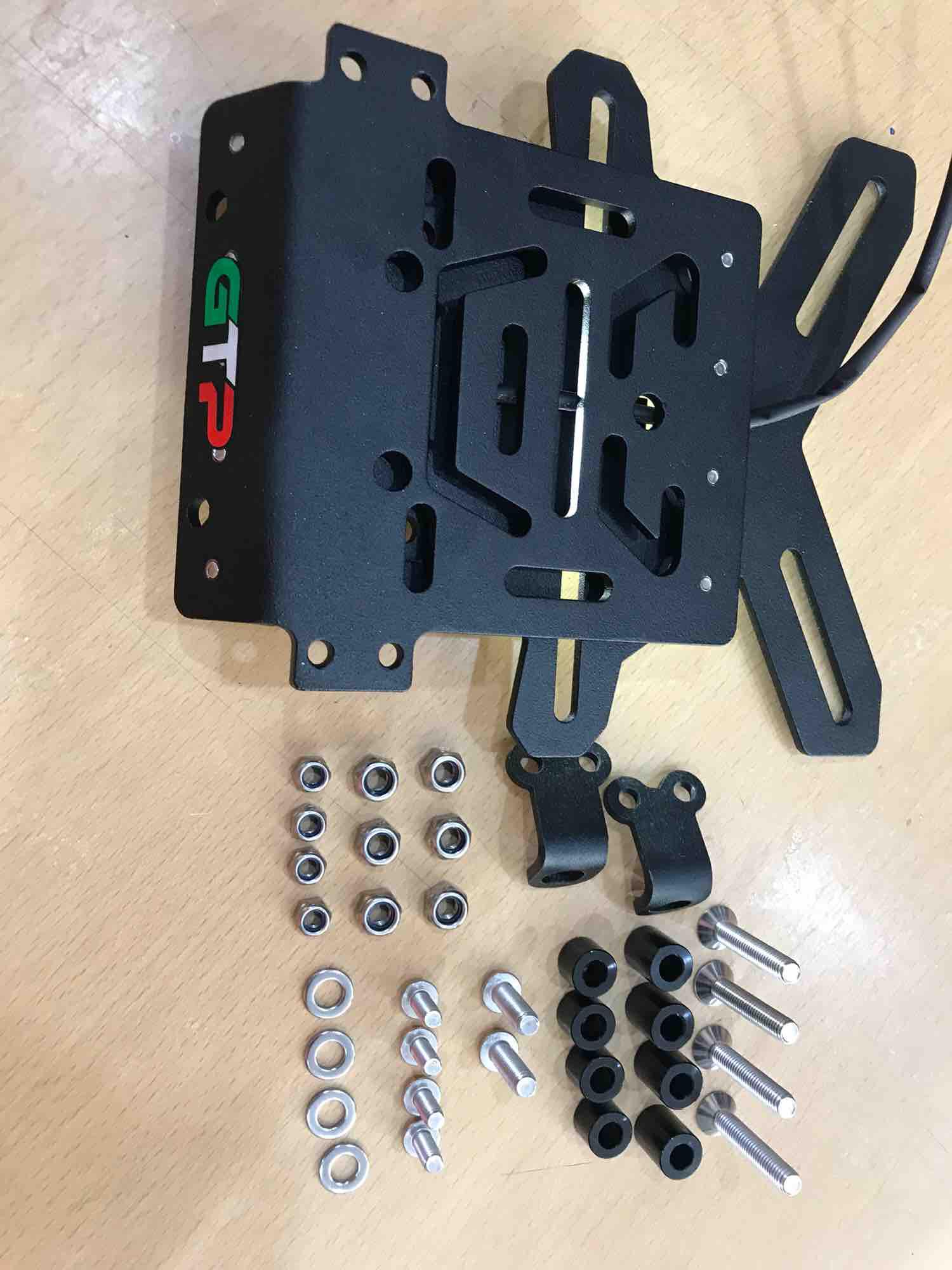 ท้ายสั้น รูสไลด์ สามารถติดตั้งได้หลายรุ่น สามารถพับได้ แบบแม่เหล็ก ชิ้นงานสวยงามแข็งแรง แบรนด์ ...