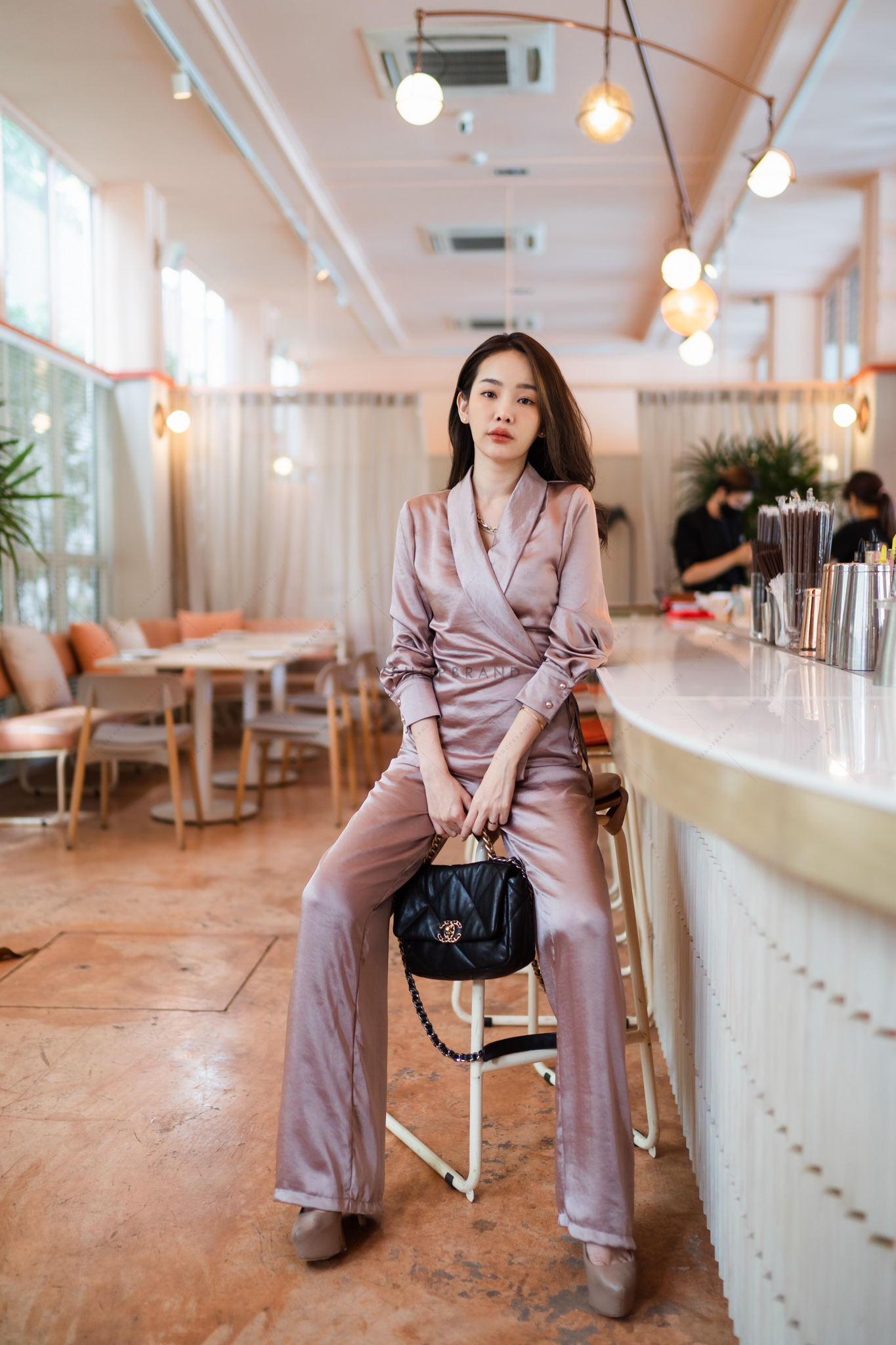 Vshop Set เสื้อกางเกงหรู ตัดเย็บด้วยผ้าไหมซาติวาเลนติโน่ เสื้อเป็นทรง ...