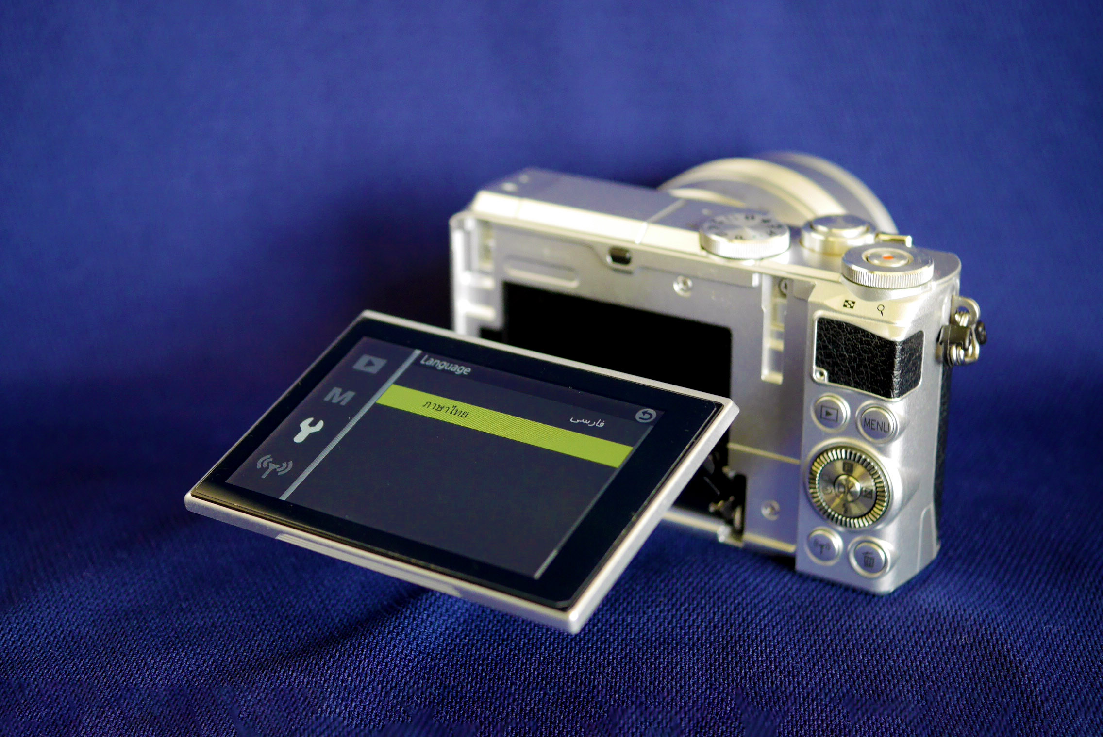 Nikon 1 J5 Digital Wi-Fi NFC Camera Black Silver Kit with 10-30mm VR ...