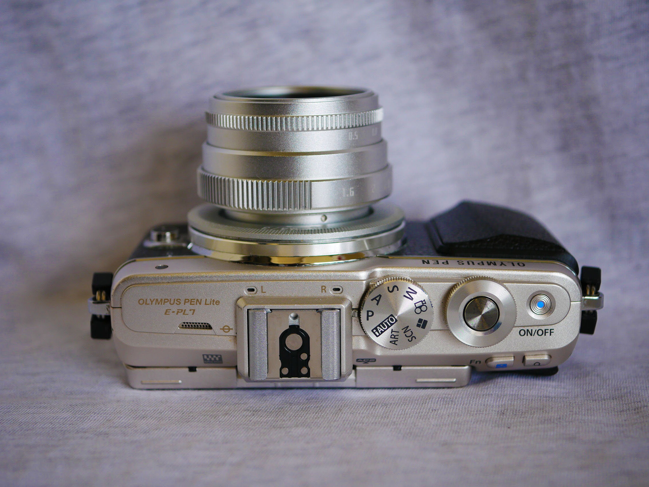 Olympus Pen E-PL7 Mirrorless Digital Camera Black Silver with Silver ...