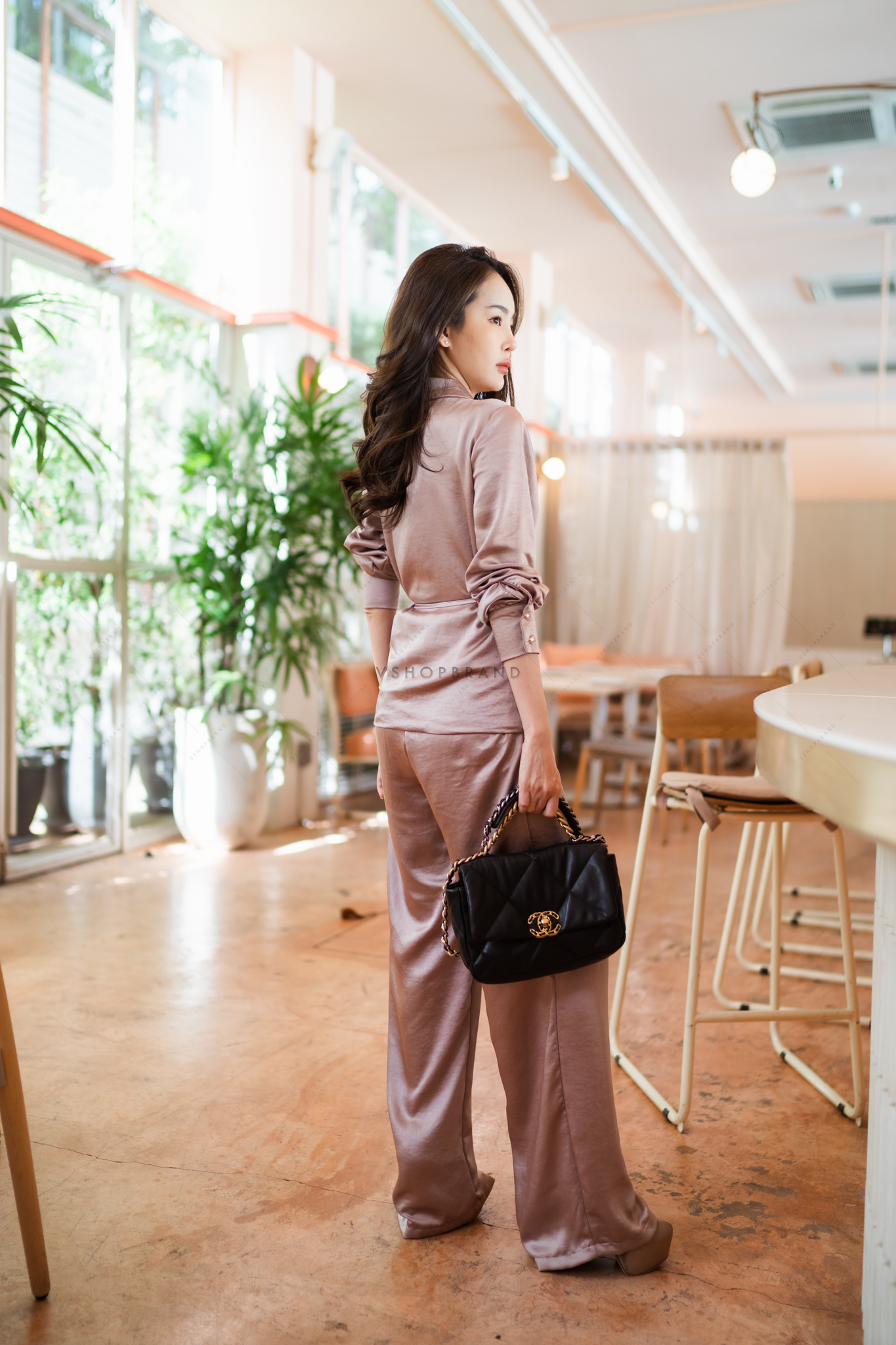 Vshop Set เสื้อกางเกงหรู ตัดเย็บด้วยผ้าไหมซาติวาเลนติโน่ เสื้อเป็นทรง ...